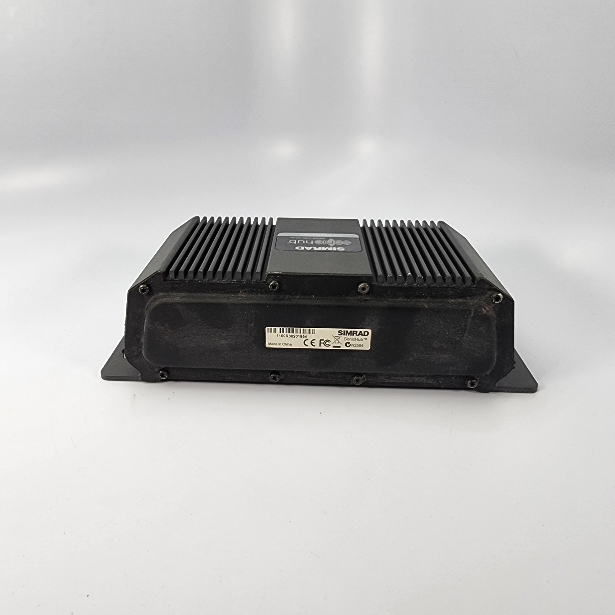 Simrad - SonicHub AM/FM USB Marine Entertainment System - Tested ...