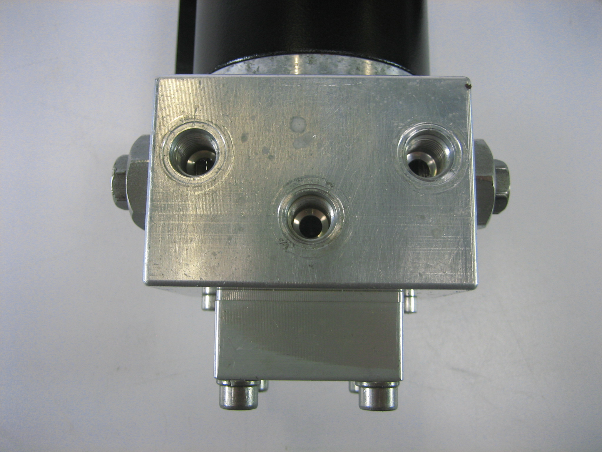 Simrad-RPU160-Autopilot Reversible Hydraulic Pump - Max Marine Electronics