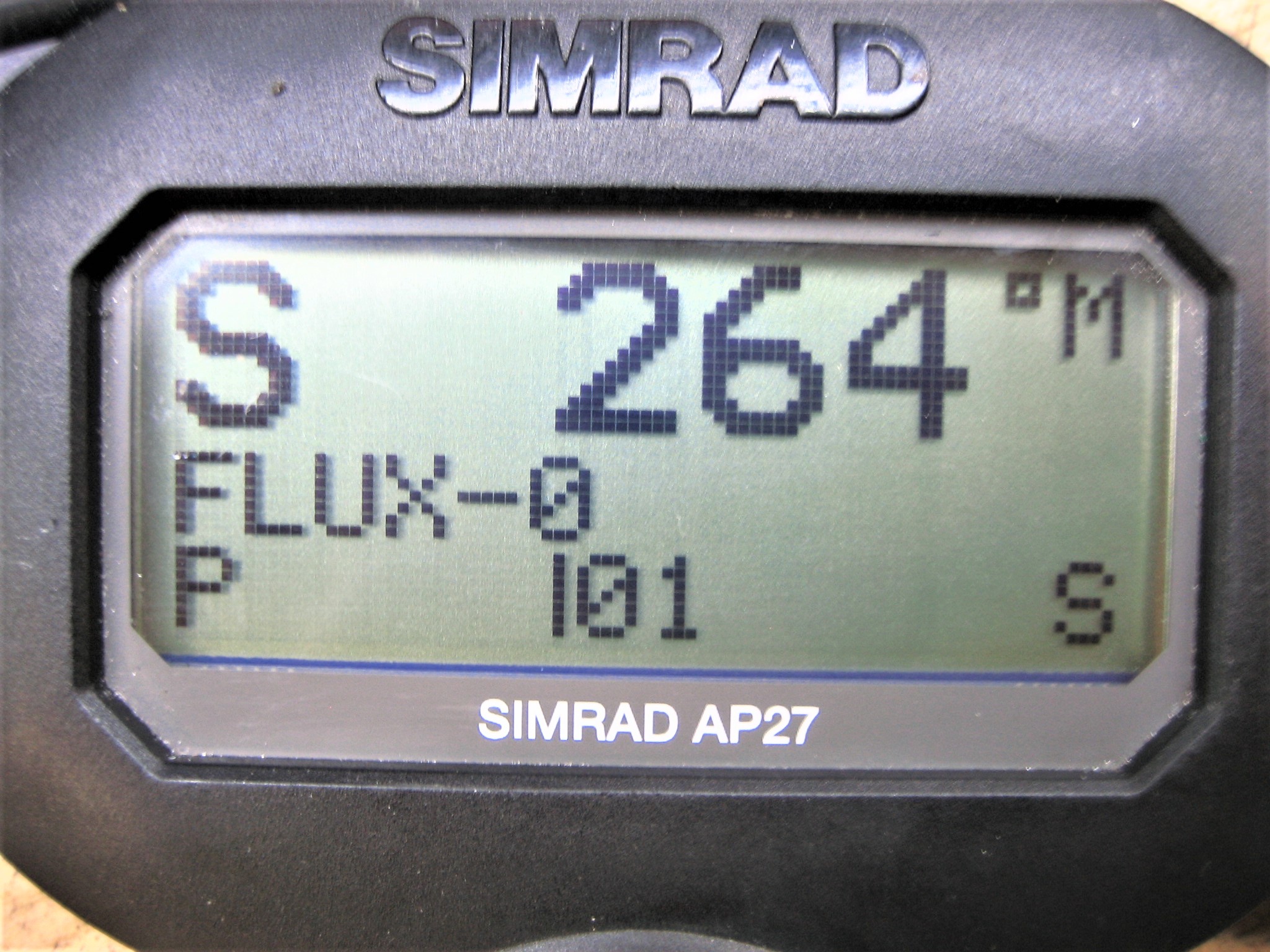 Simrad-AP27-22088090-Handheld Autopilot Control Head - Max Marine ...