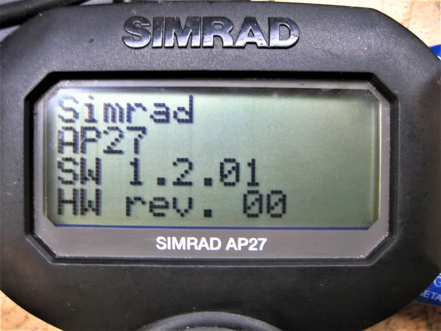 Simrad-AP27-22088090-Handheld Autopilot Control Head - Max Marine ...