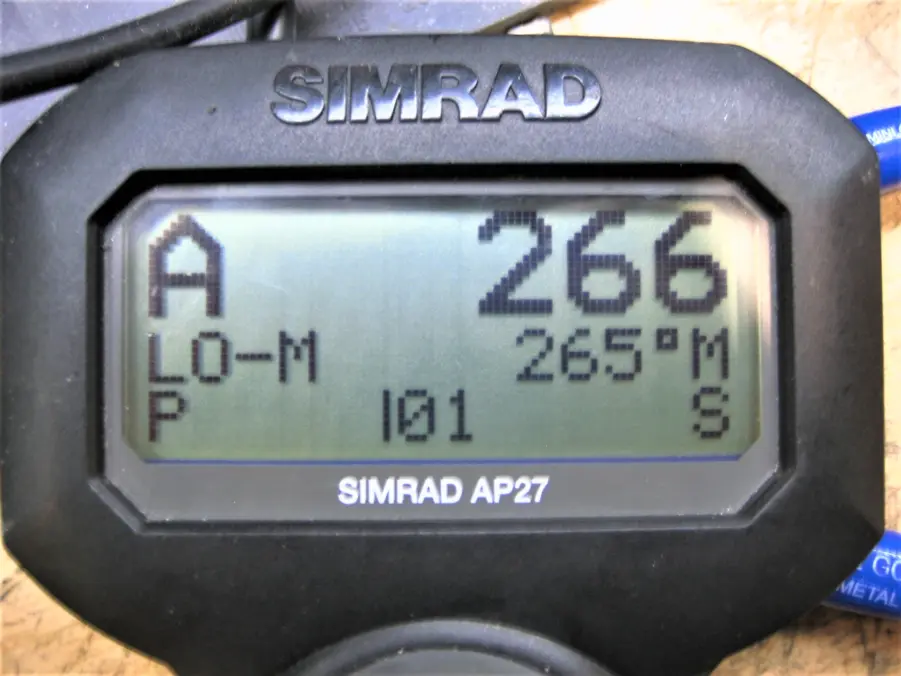 Simrad-AP27-22088090-Handheld Autopilot Control Head - Max Marine ...