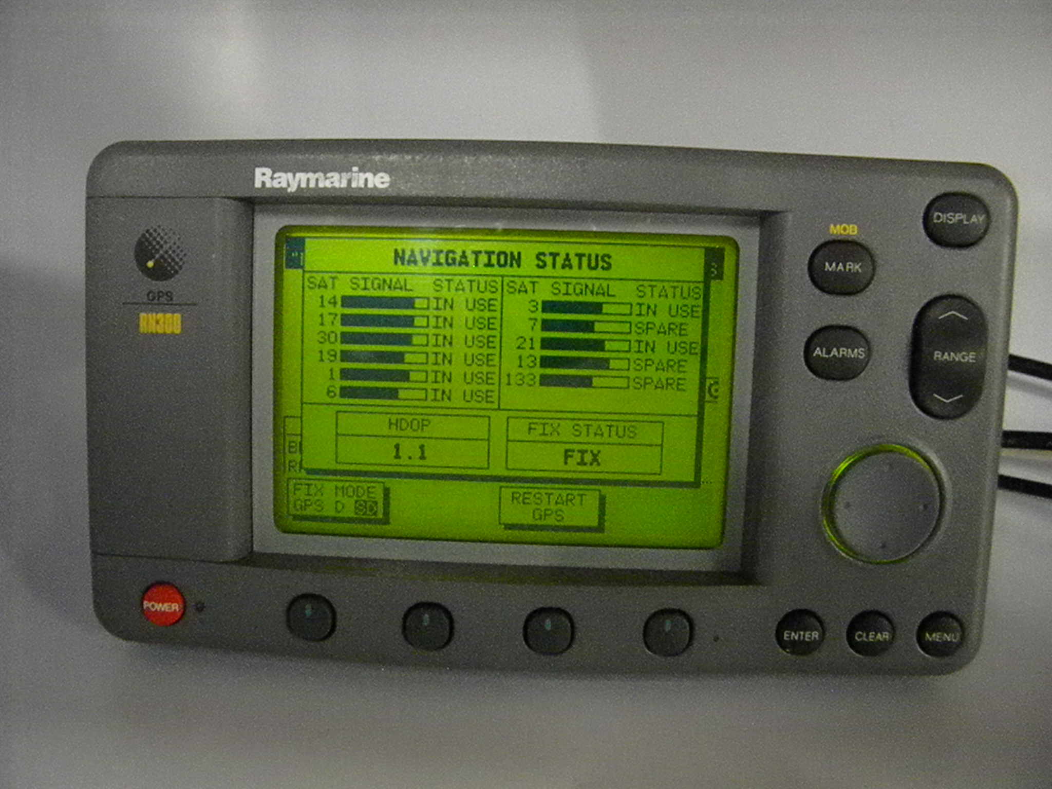 Raymarine RN300 GPS Plotter Display w/ Sun Cover E32017 - MME REFURB ...