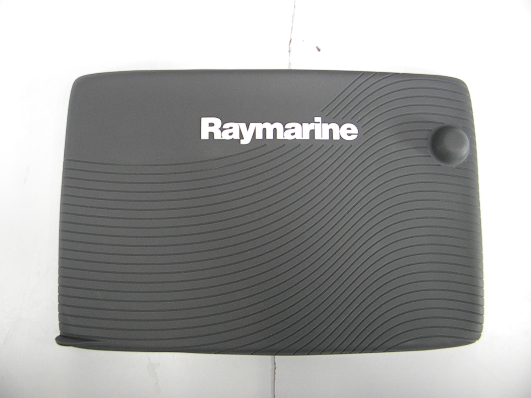 Raymarine e165 15.4" HybridTouch MFD w/Sun Cover - E70025 - Tested - 90 ...