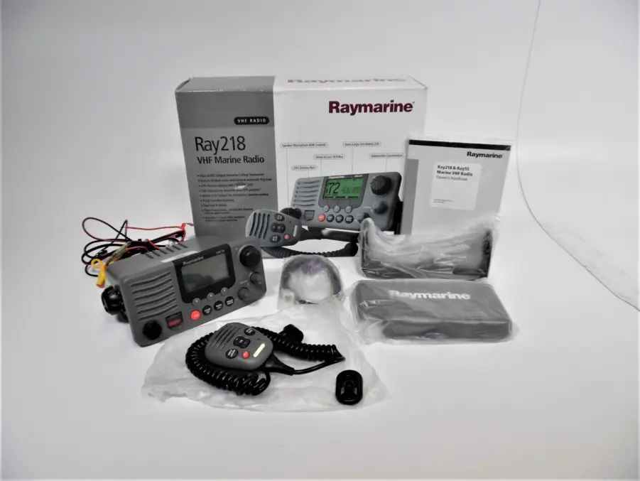 Raymarine Ray218 VHF Marine Radio - *Factory Reman* - Complete in Orig ...