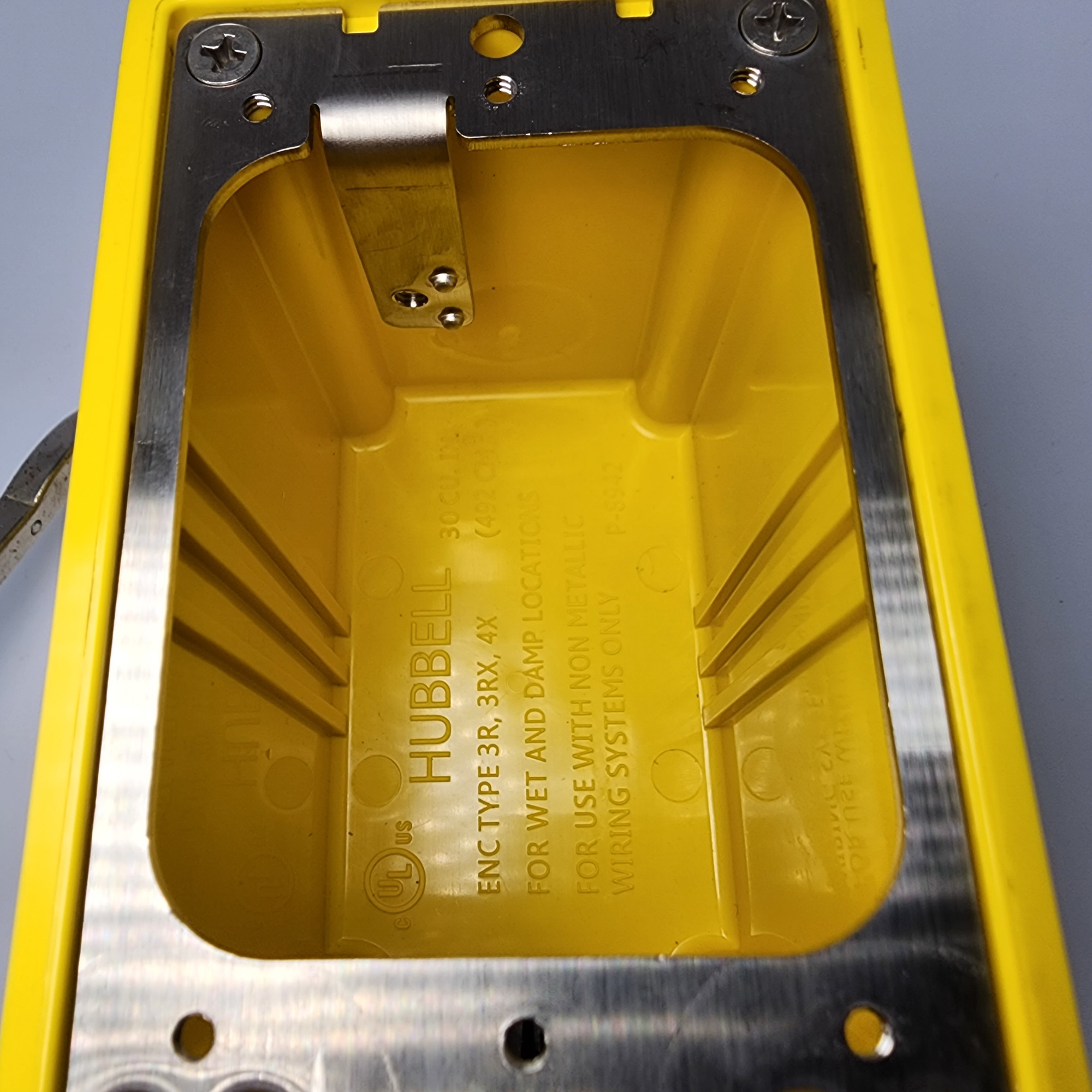 Hubbell HBL60CM83A Watertight Series FD Box 3/4" NPT IP69K Yellow - Max ...