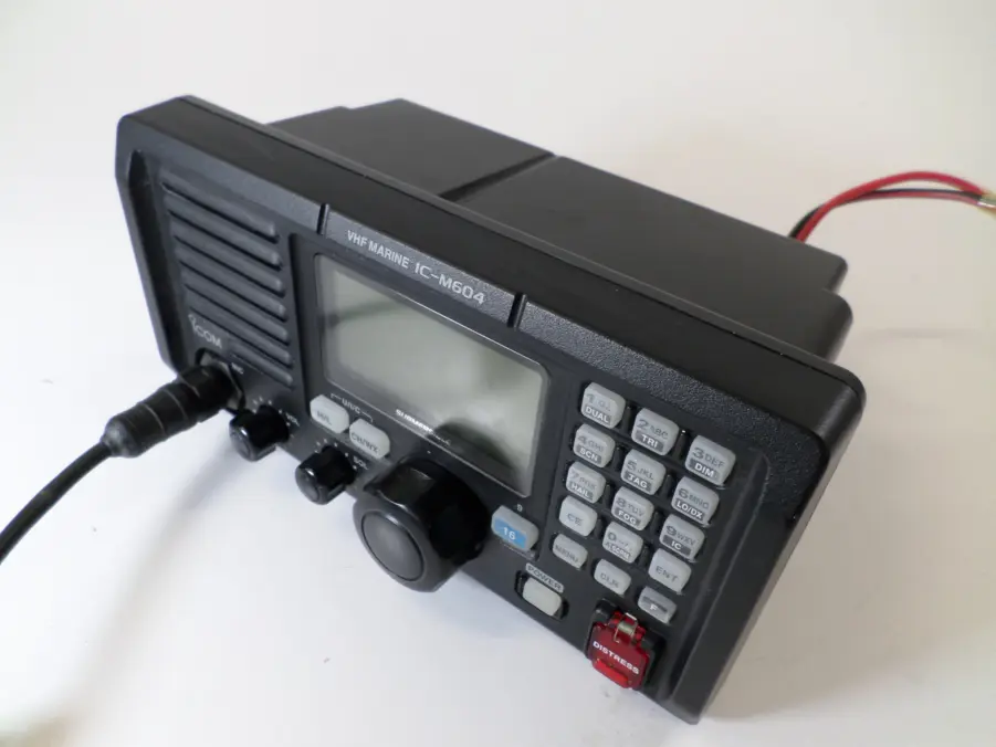 Icom IC-M604 VHF with HM-126RB Mic - Max Marine Electronics