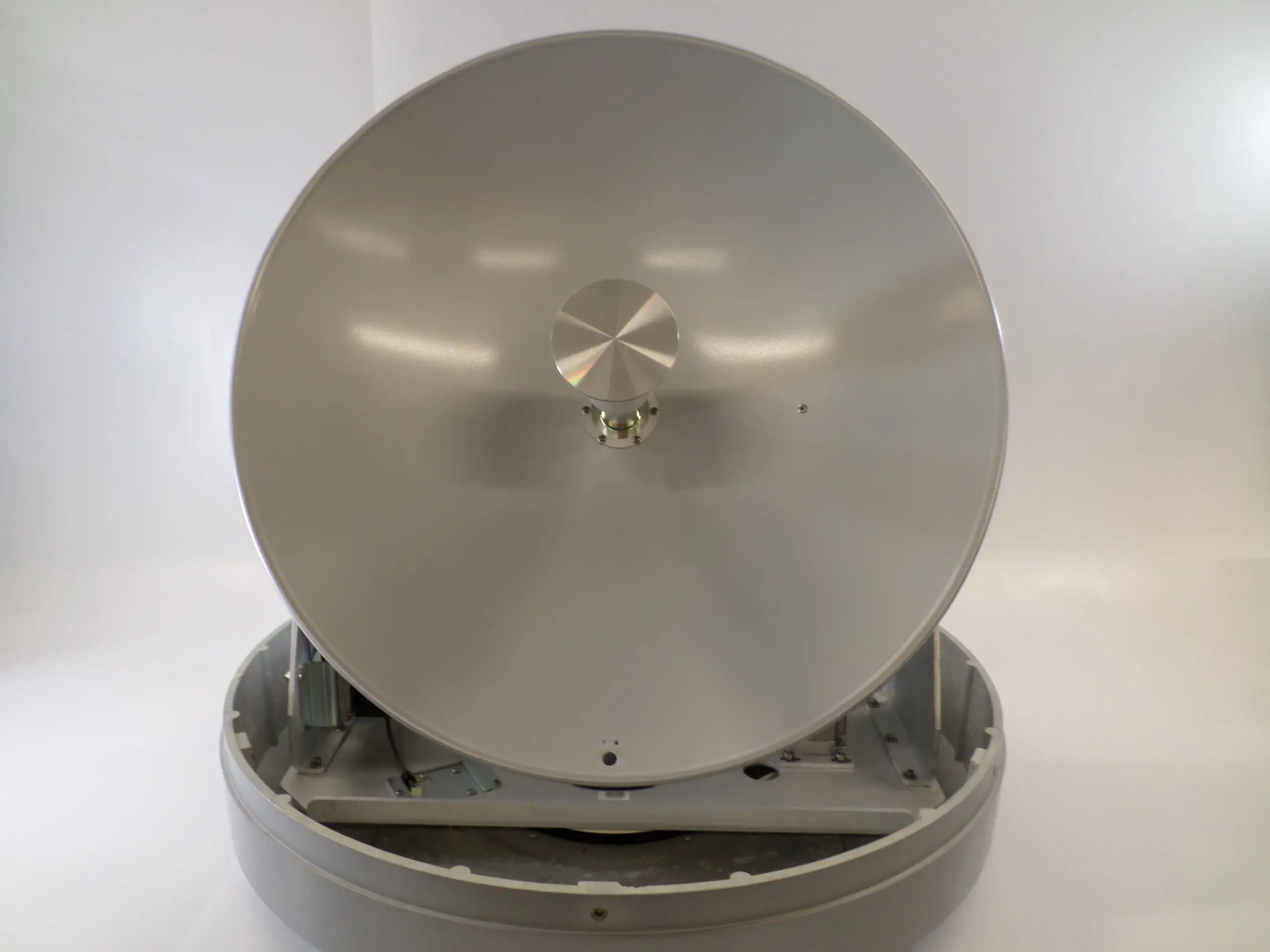 KVH TracVision TV6 24" Antenna Complete Kit - Excellent Condition! - Max Marine Electronics