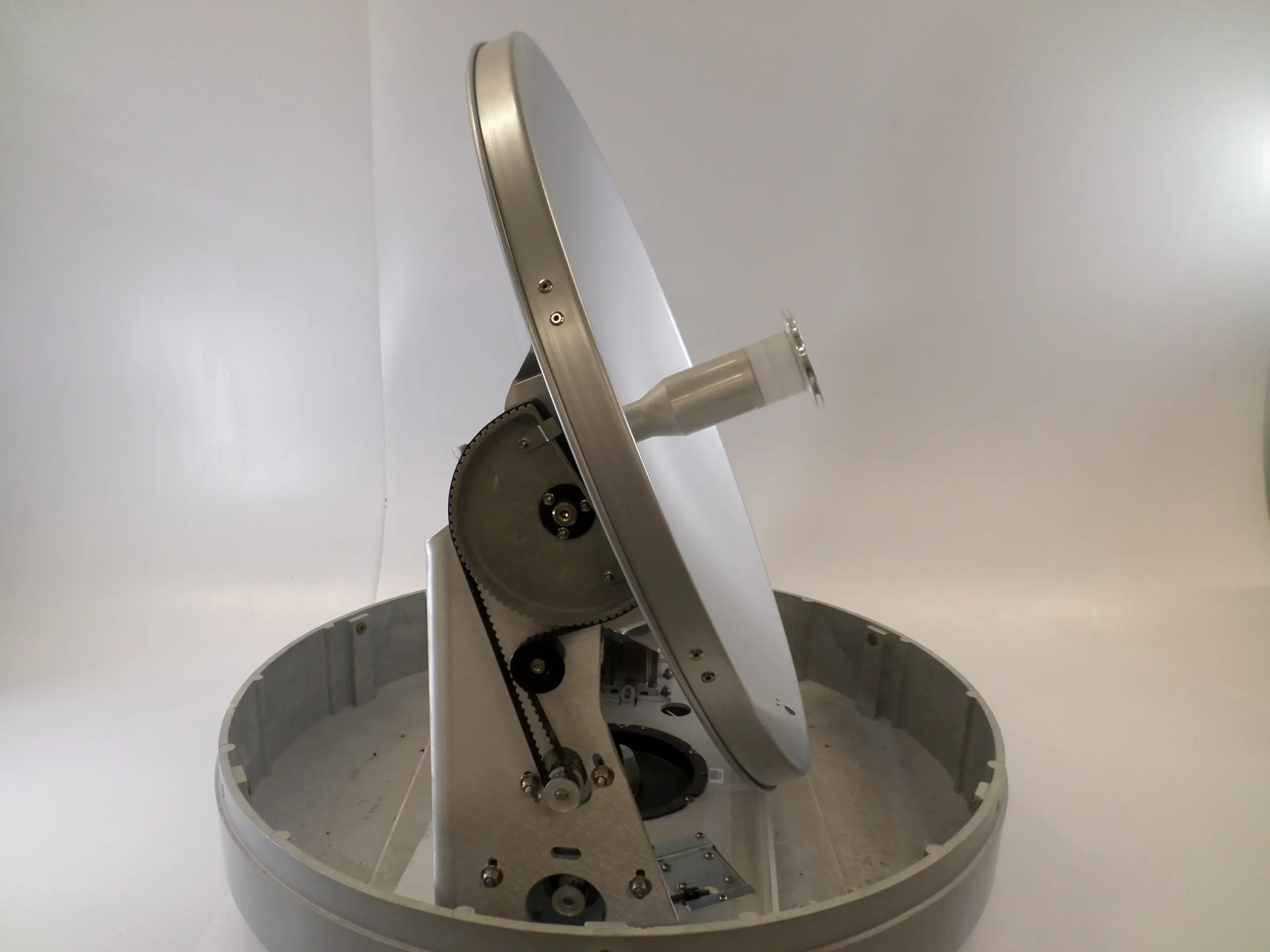 KVH TracVision TV6 24" Antenna Complete Kit - Excellent Condition! - Max Marine Electronics