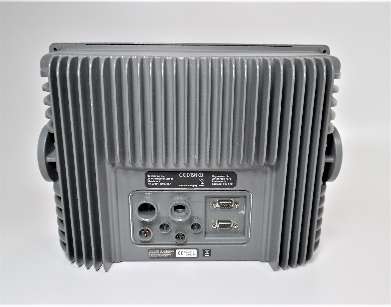 Raymarine E120 Classic Display w/ Bezel + Sun Cover - E02013 - GREAT ...