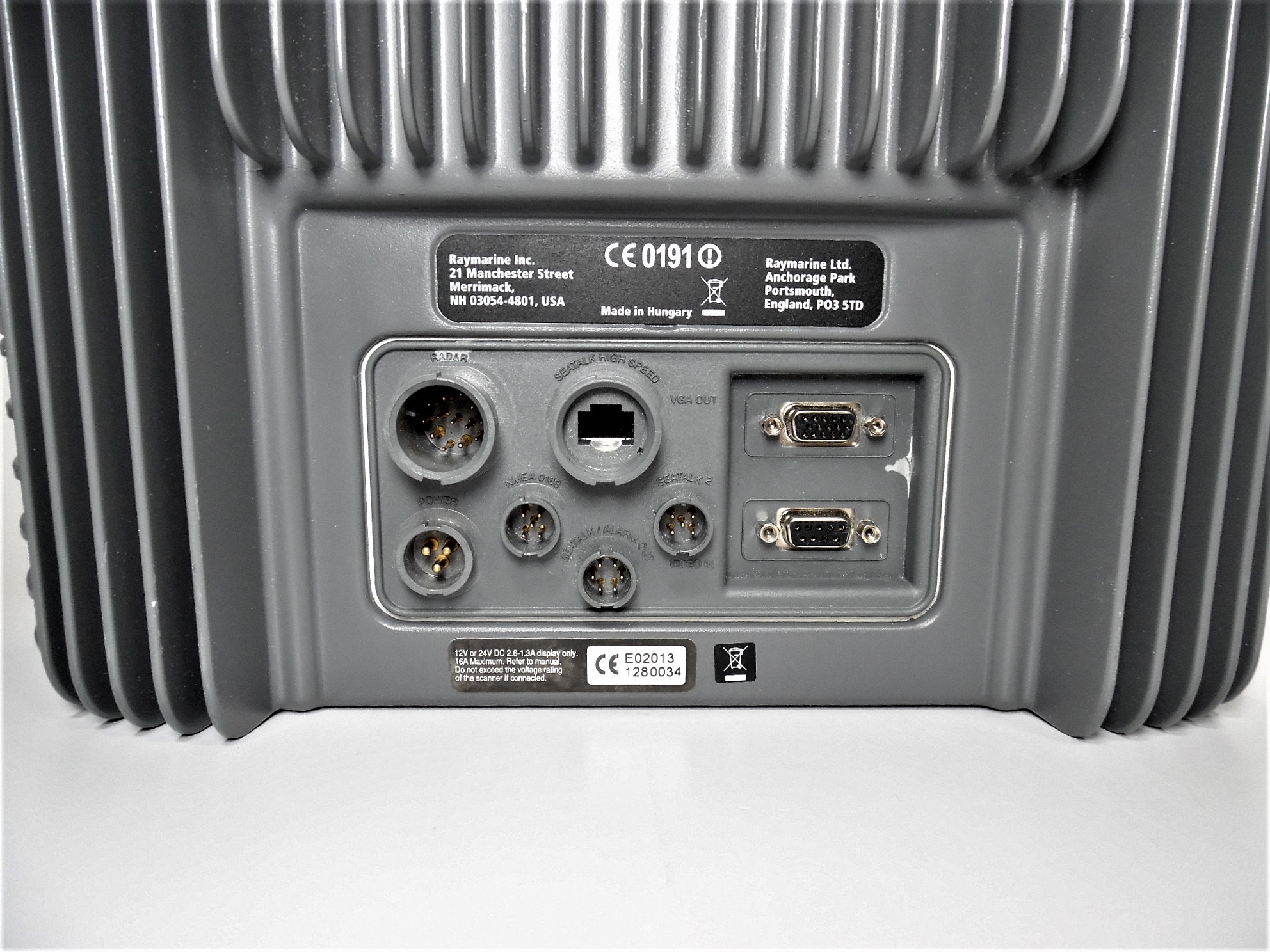 Raymarine E120 Classic Display w/ Bezel + Sun Cover - E02013 - GREAT ...