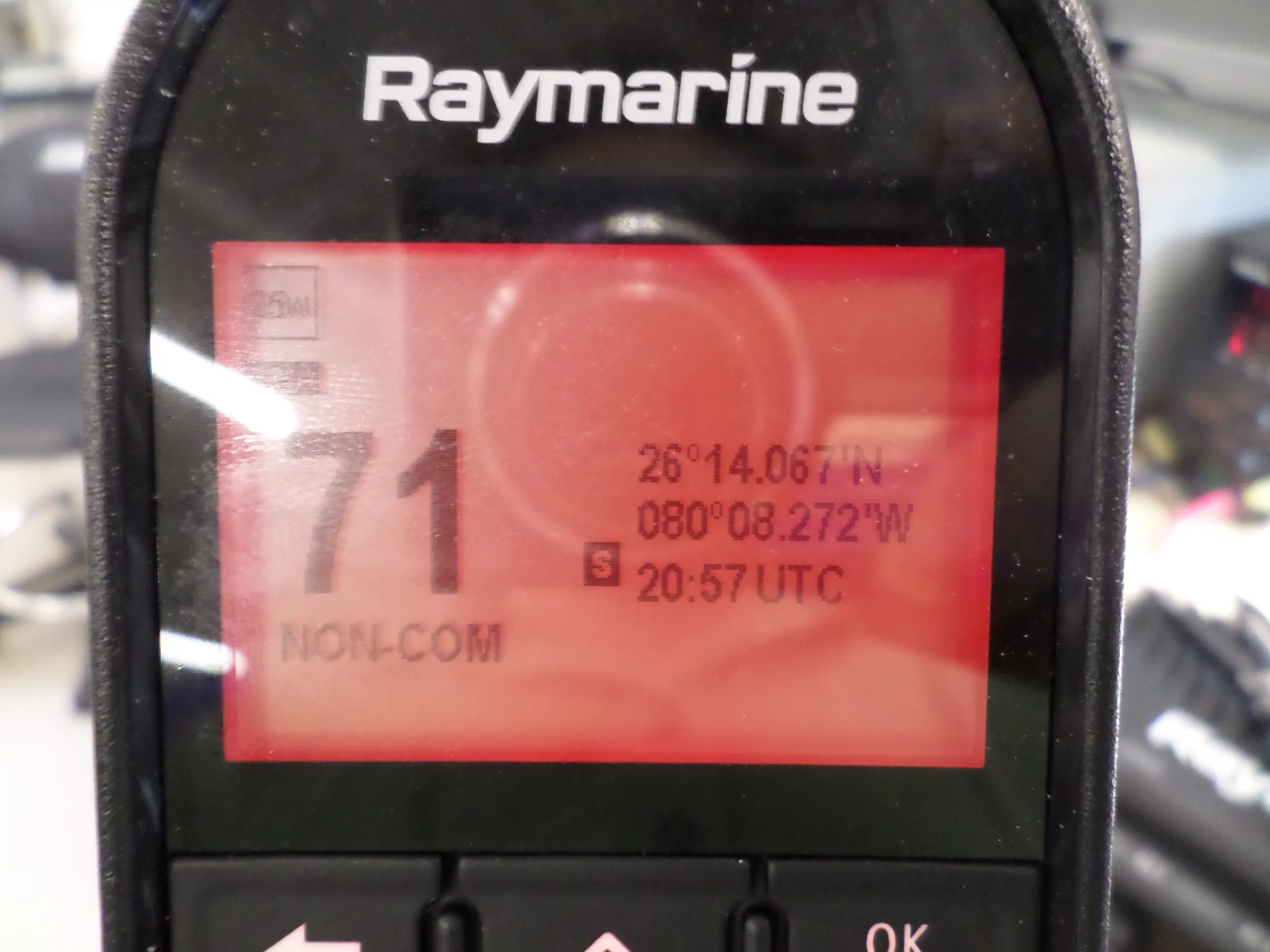 Raymarine Ray90 Marine VHF R70624 with Handset and Accessories - Max ...