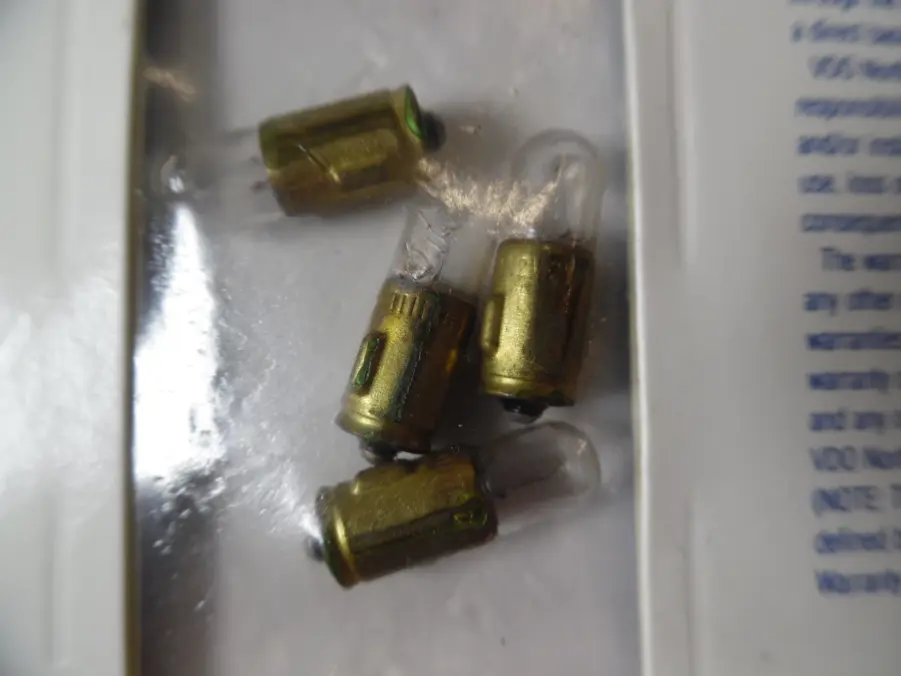 VDO OEM Genuine 600 802D Bulbs - Lot of 4 12v-2w 9/32 Base - *NEW IN ...