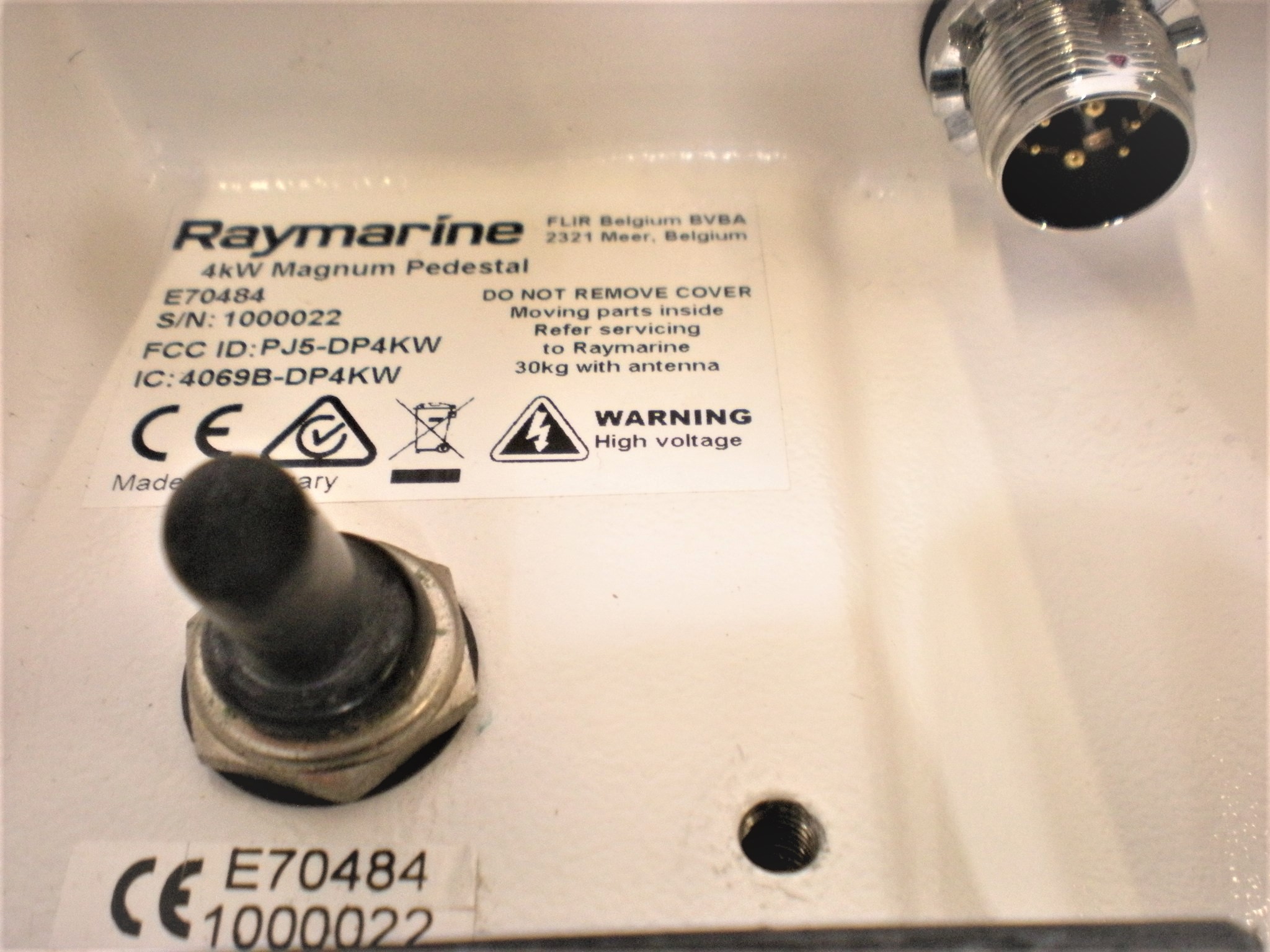 Raymarine 4KW Magnum Open Array Radar With VCM100 & New 15m Cable ...