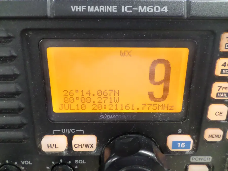 Icom IC-M604 Marine VHF w/ Mic* - Fully Functional - Max Marine Electronics