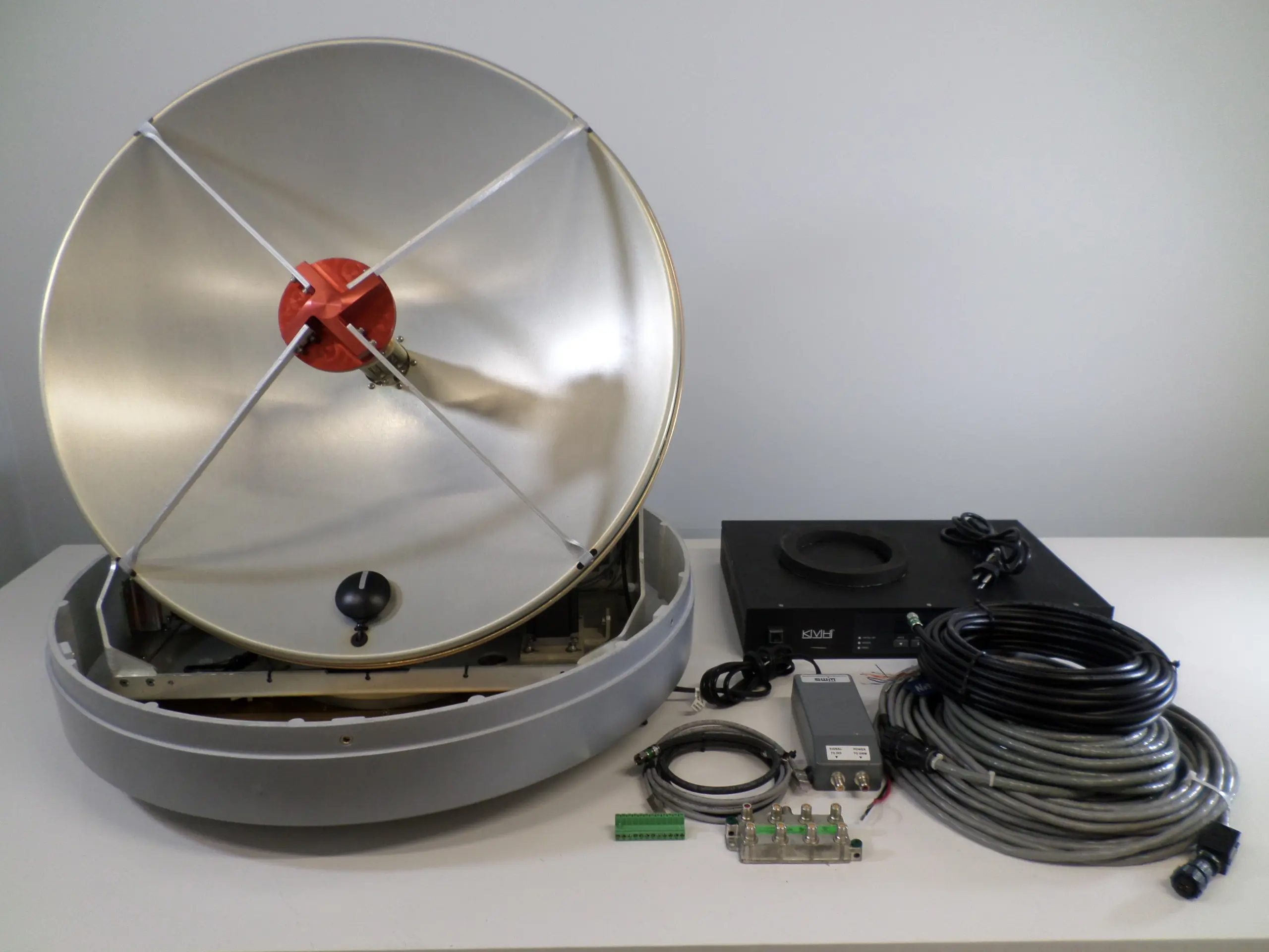 KVH Tracvision HD7 US LNB Complete system for DirectTV, Working - Fully ...