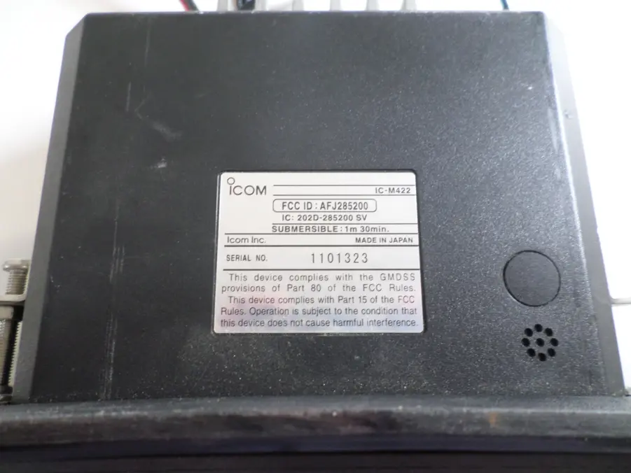 Icom IC-M422 Marine VHF Radio w/ Icom HM-150B Mic and mounting Plate - Max Marine Electronics