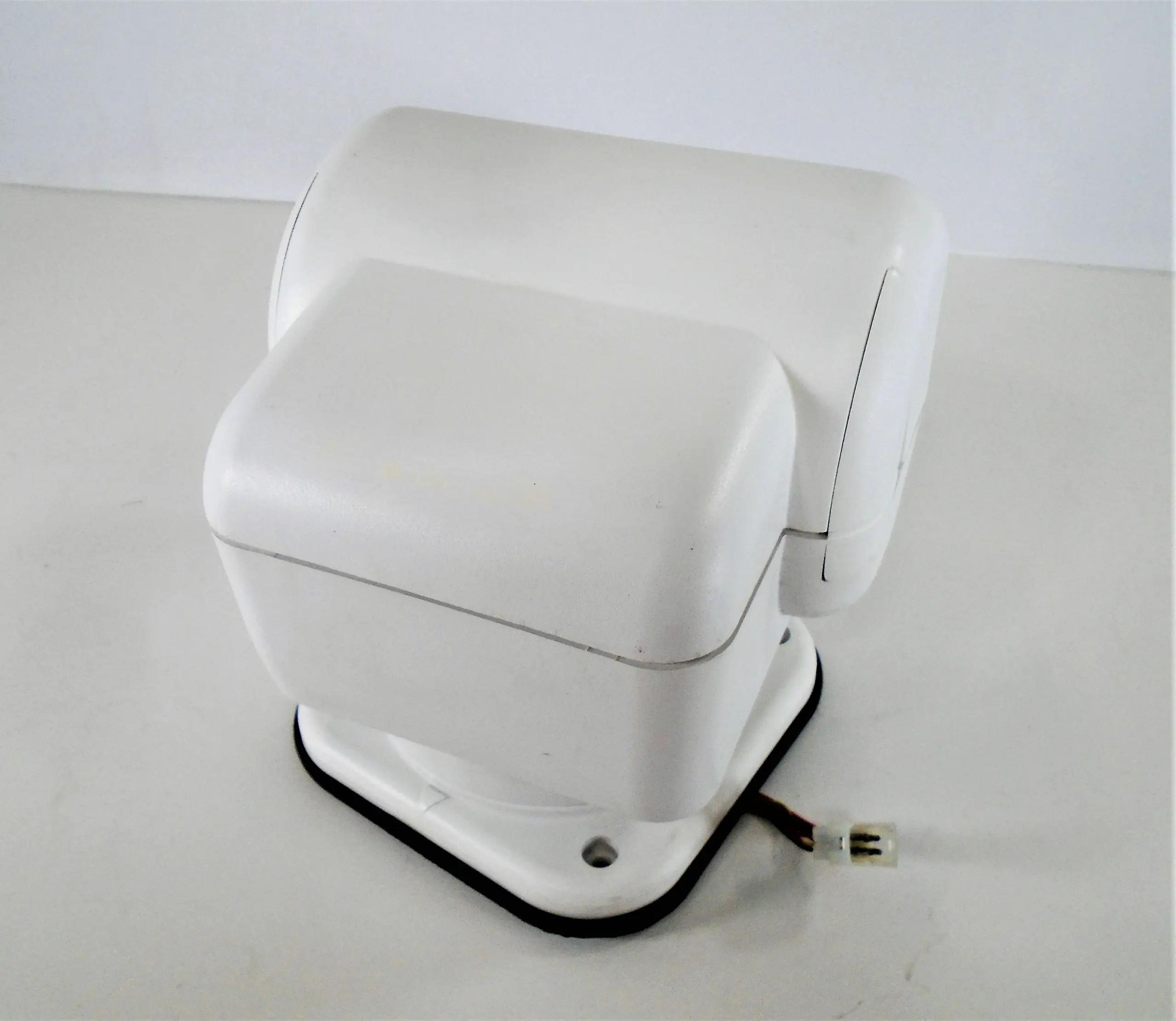 Golight GT (2020GT) Permanent Mount White Halogen (Tested Good) - Max ...