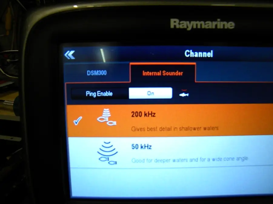 Raymarine e7D 7" HybridTouch MultiFunction Display w/Sun Cover-Internal ...