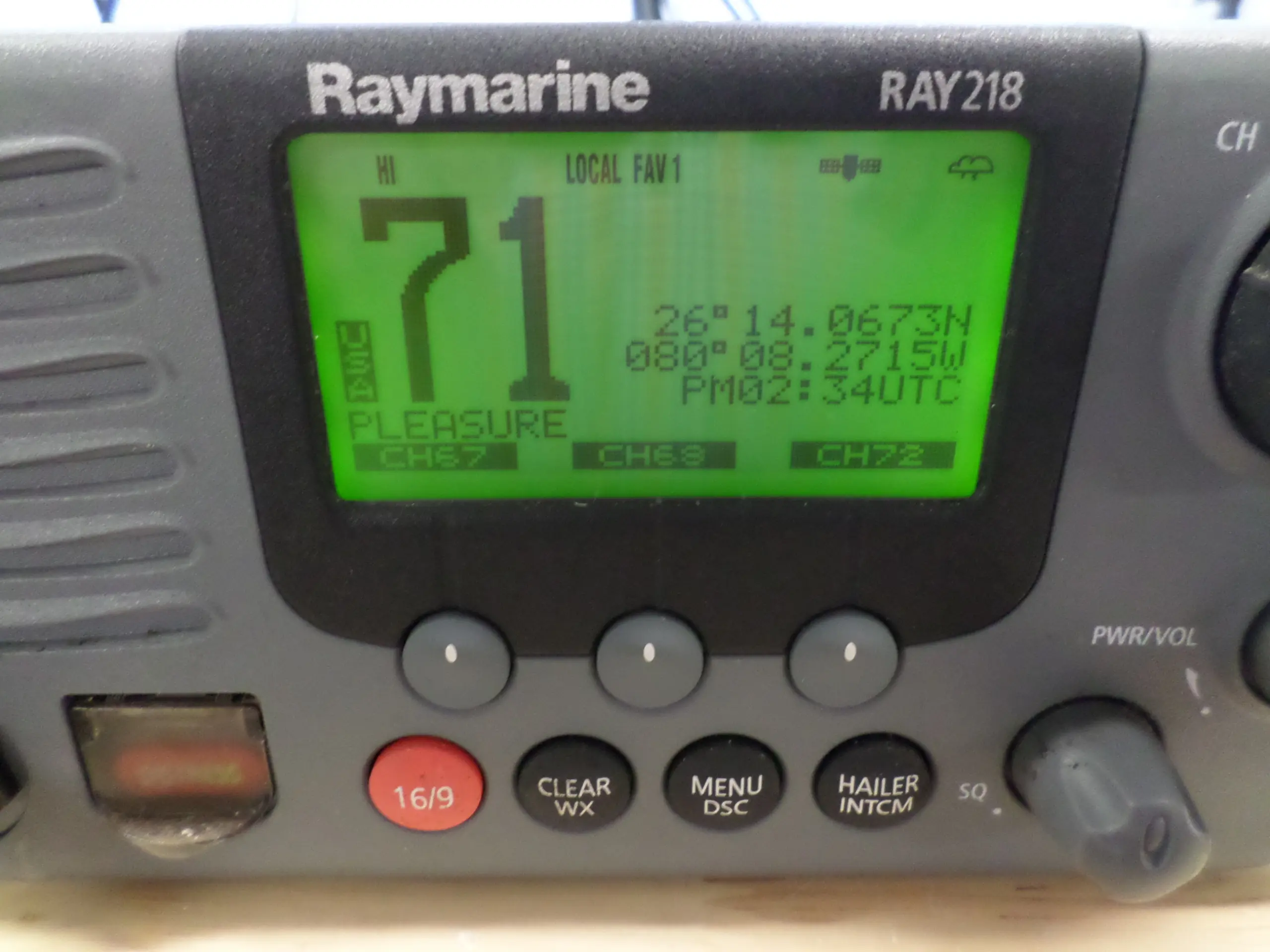 Raymarine Ray218 Marine Vhf Radio With Mic Good Condition Max Marine Electronics