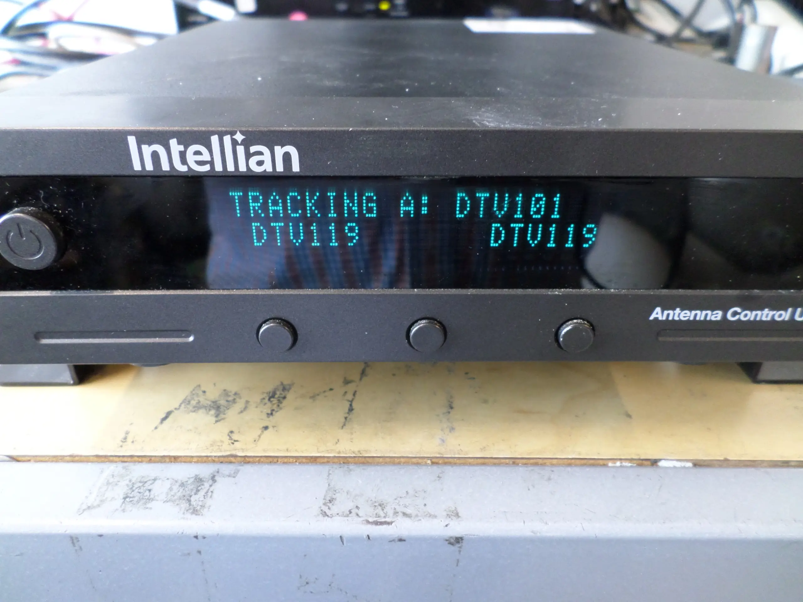 Intellian i4 B4-409S US Circular LNB Complete Satellite TV System ...