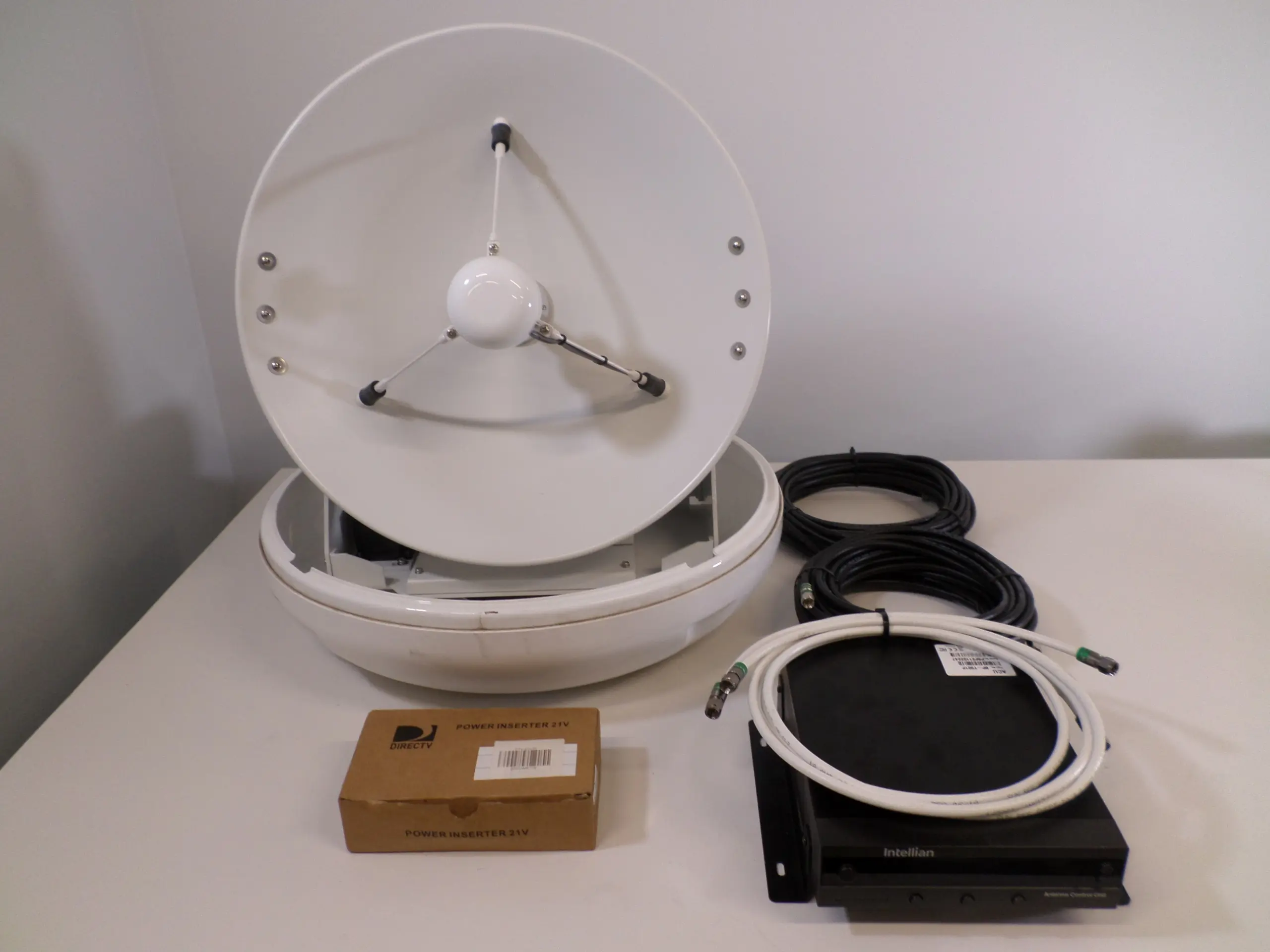 Intellian i4 B4-409S US Circular LNB Complete Satellite TV System ...