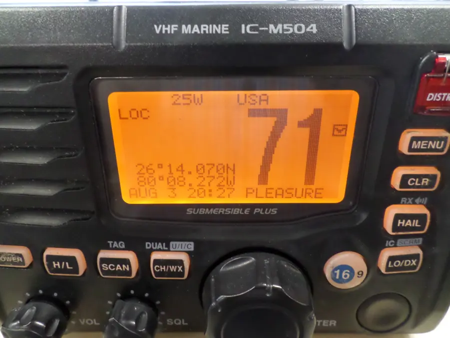 ICOM IC-M504 Marine VHF Radio - No Front Mic Port - Great Condition ...
