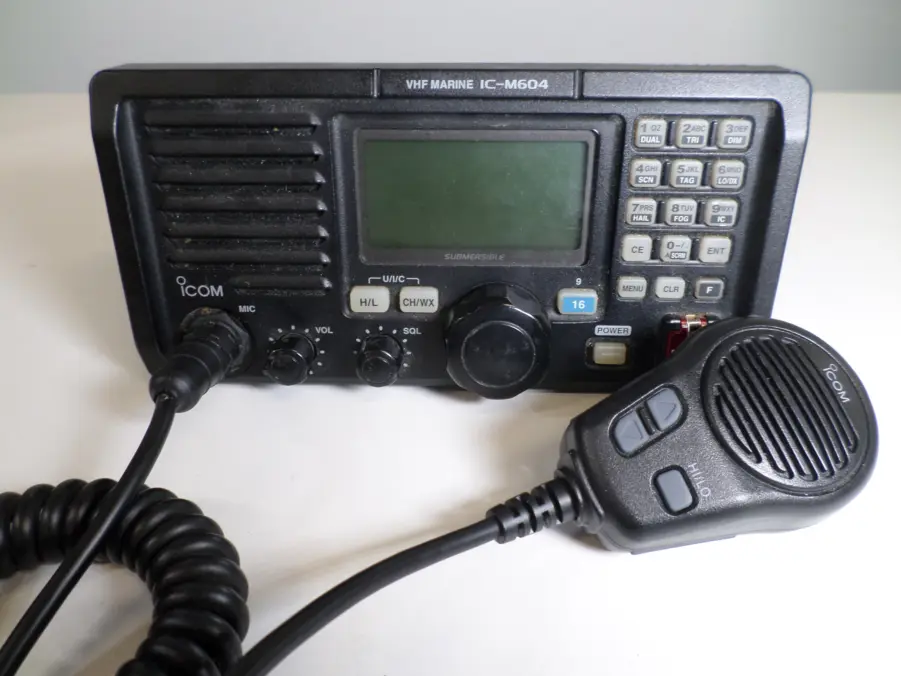 Icom IC-M604 Marine VHF w/ HM126 Fist Mic - Great Condition - Max ...
