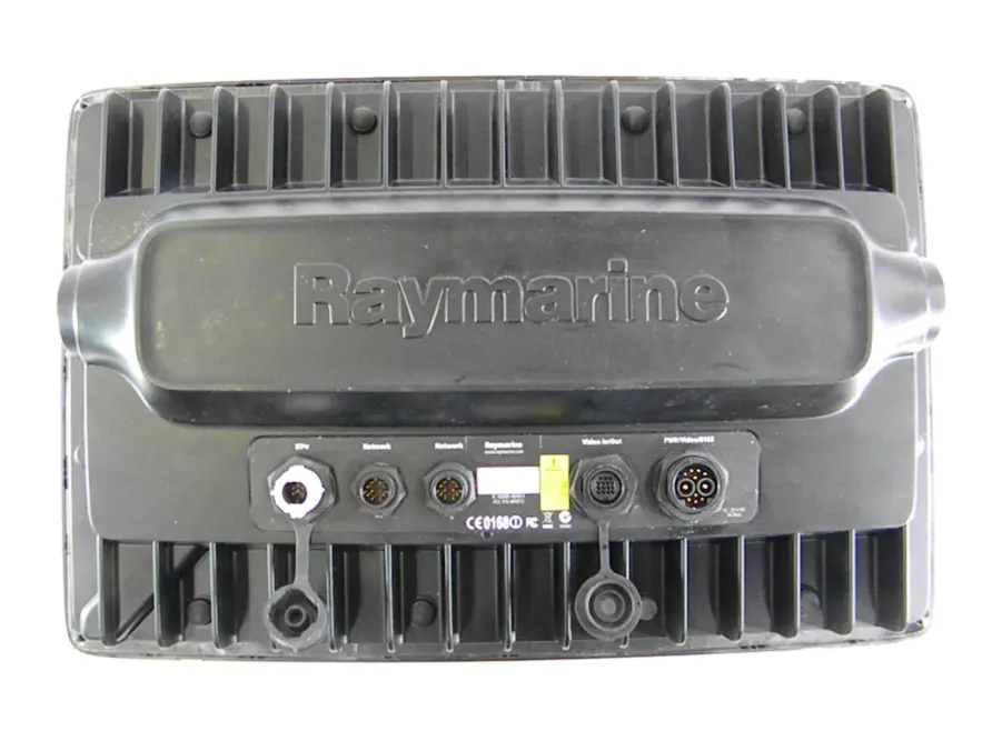 Raymarine e165 15.4" HybridTouch Multifunction Display w/ Sun Cover ...