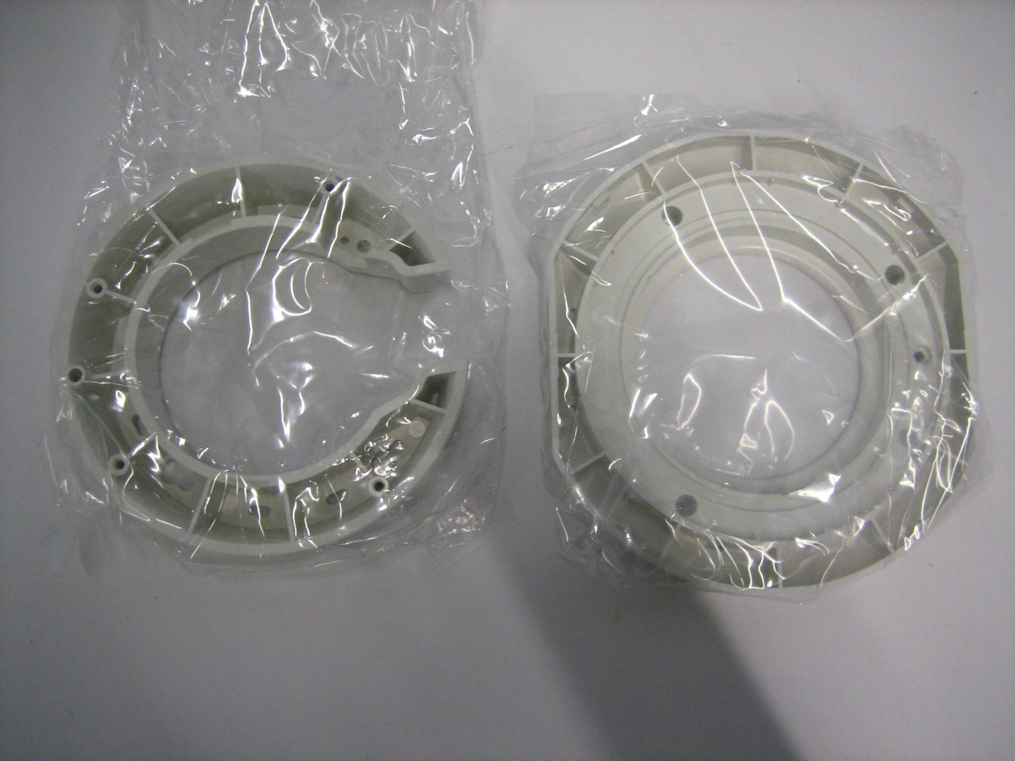 Raymarine A80437 RS150 EV-1 GPS Microtalk Clamshell Riser Mounting Kit ...