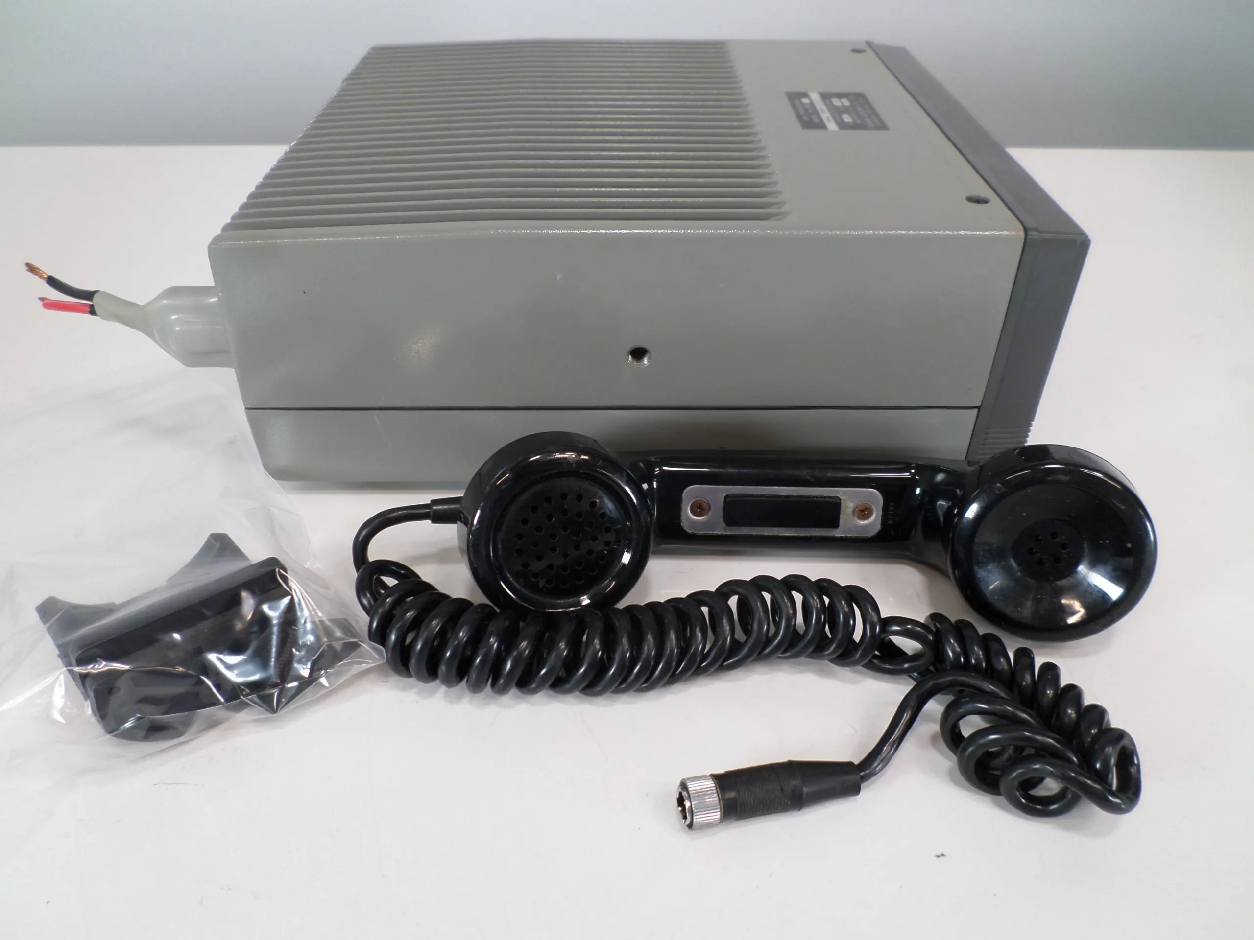 Furuno FS-1550 Single Sideband Radio with Handset, Manuals, and Tuner ...