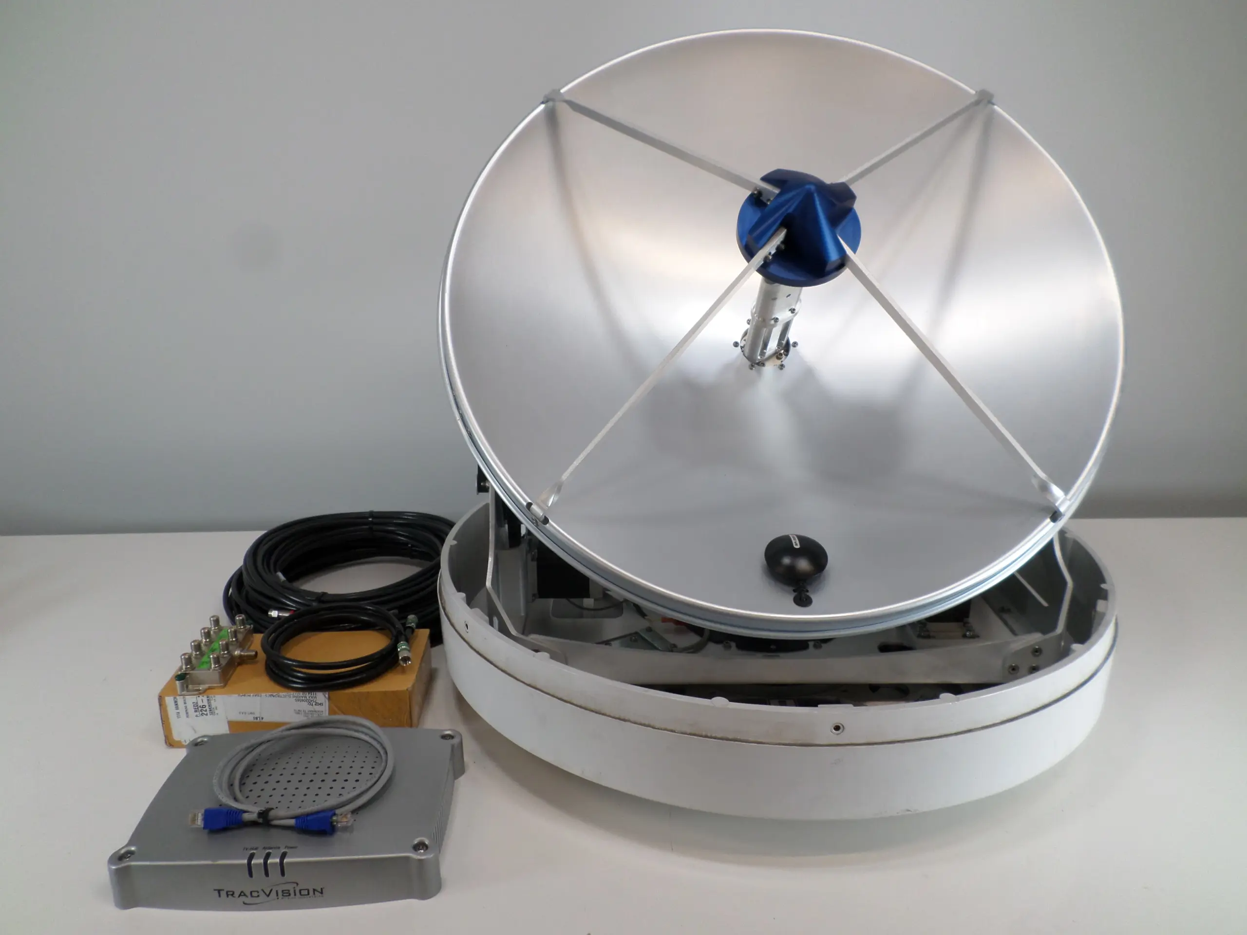 KVH Tracvision UHD7 24" Complete system for DirectTV, Working - Fully ...