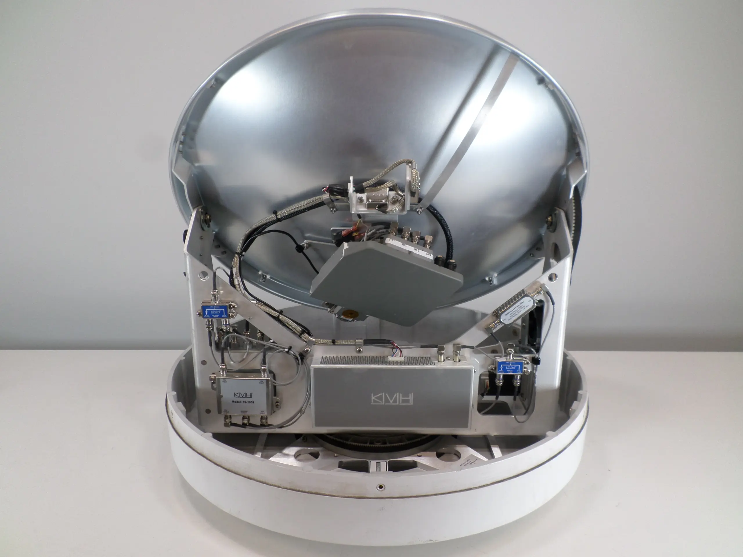 KVH Tracvision UHD7 24" Complete system for DirectTV, Working - Fully ...