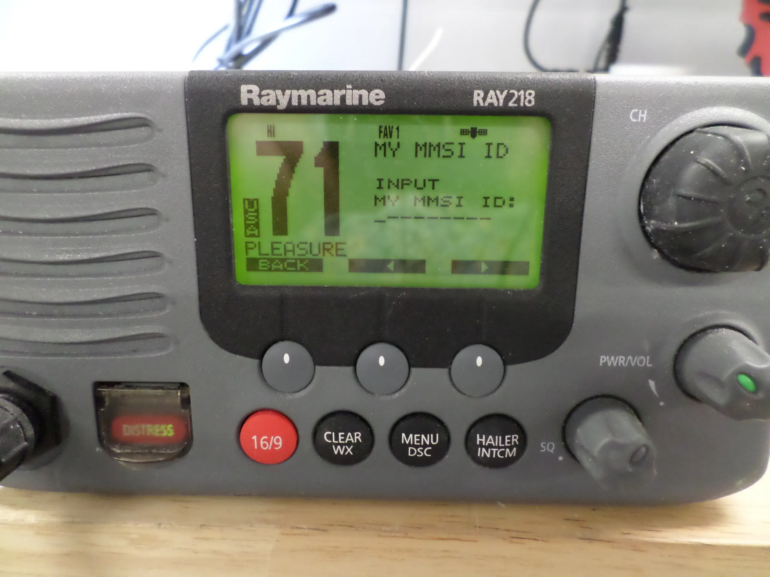 Raymarine RAY218 Marine VHF Radio with Mic - Great Condition - Max ...
