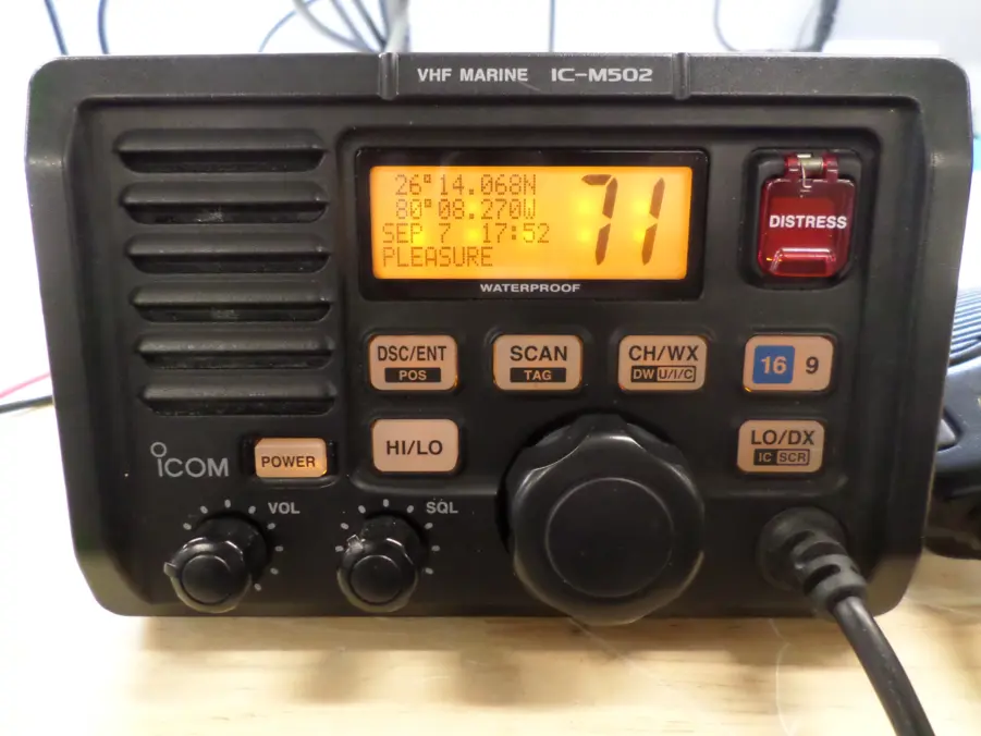 Icom IC-M502 Marine Two-Way VHF Radio w/ Attached HM-144 Mic - Max ...