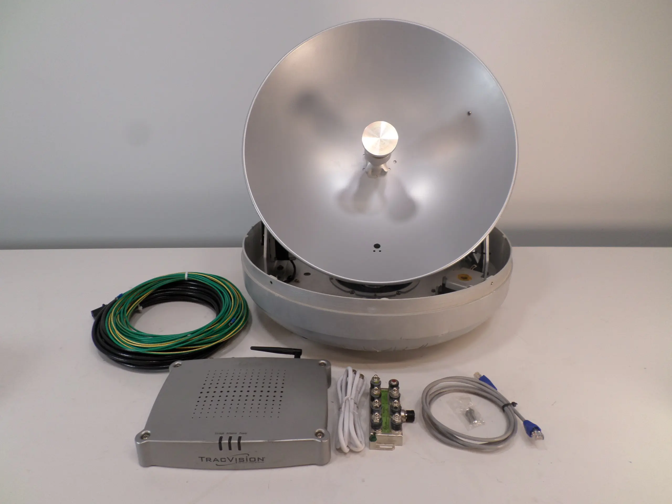 KVH TracVision TV5 45cm Marine Satellite TV Tracking System with US LNB ...