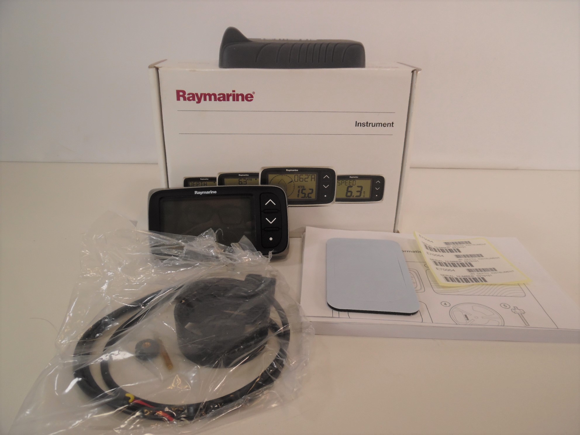 Raymarine i40 Depth E70064R Instrument Display w/ Suncover - Factory ...