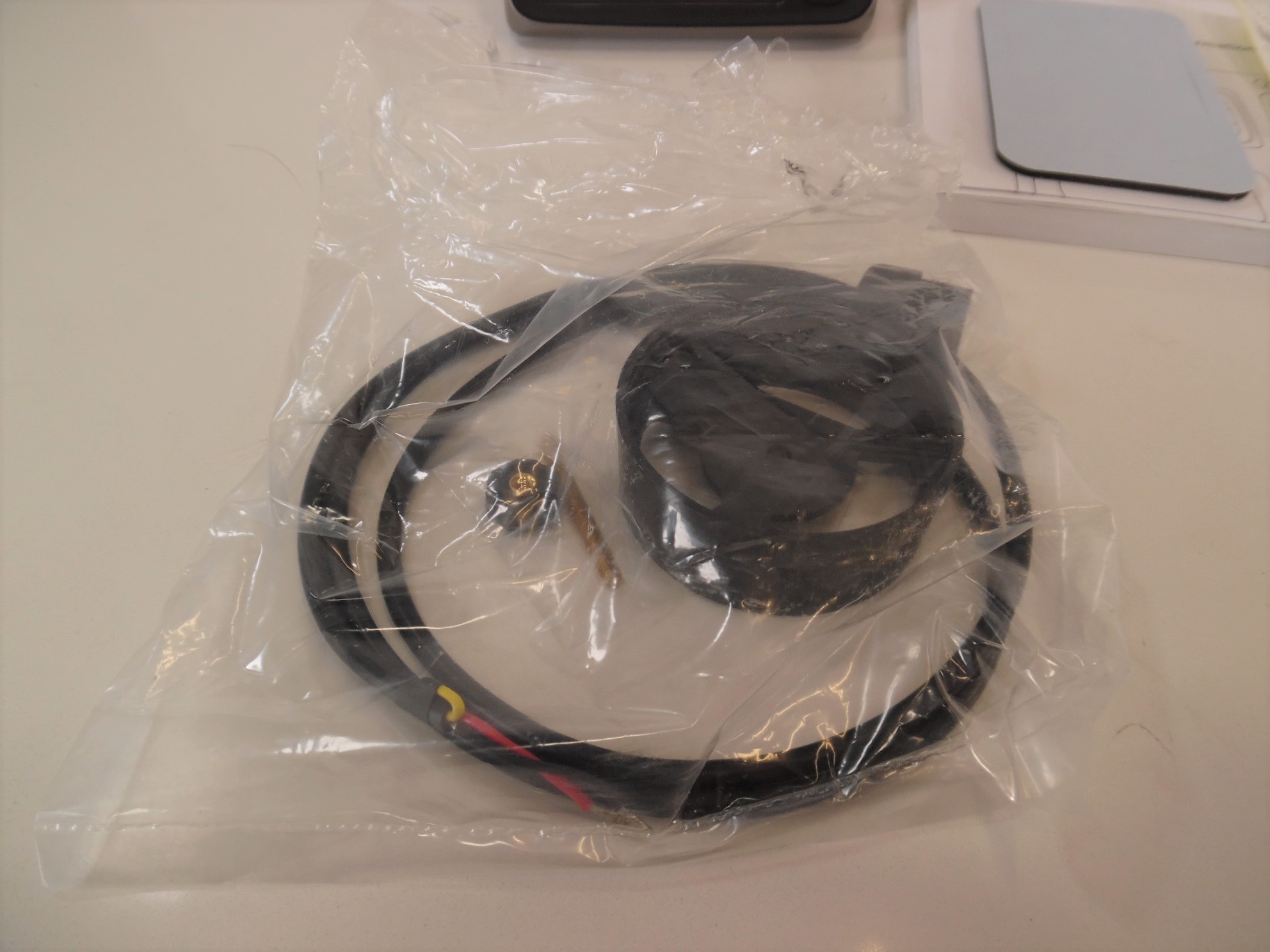 Raymarine i40 Depth E70064R Instrument Display w/ Suncover - Factory ...