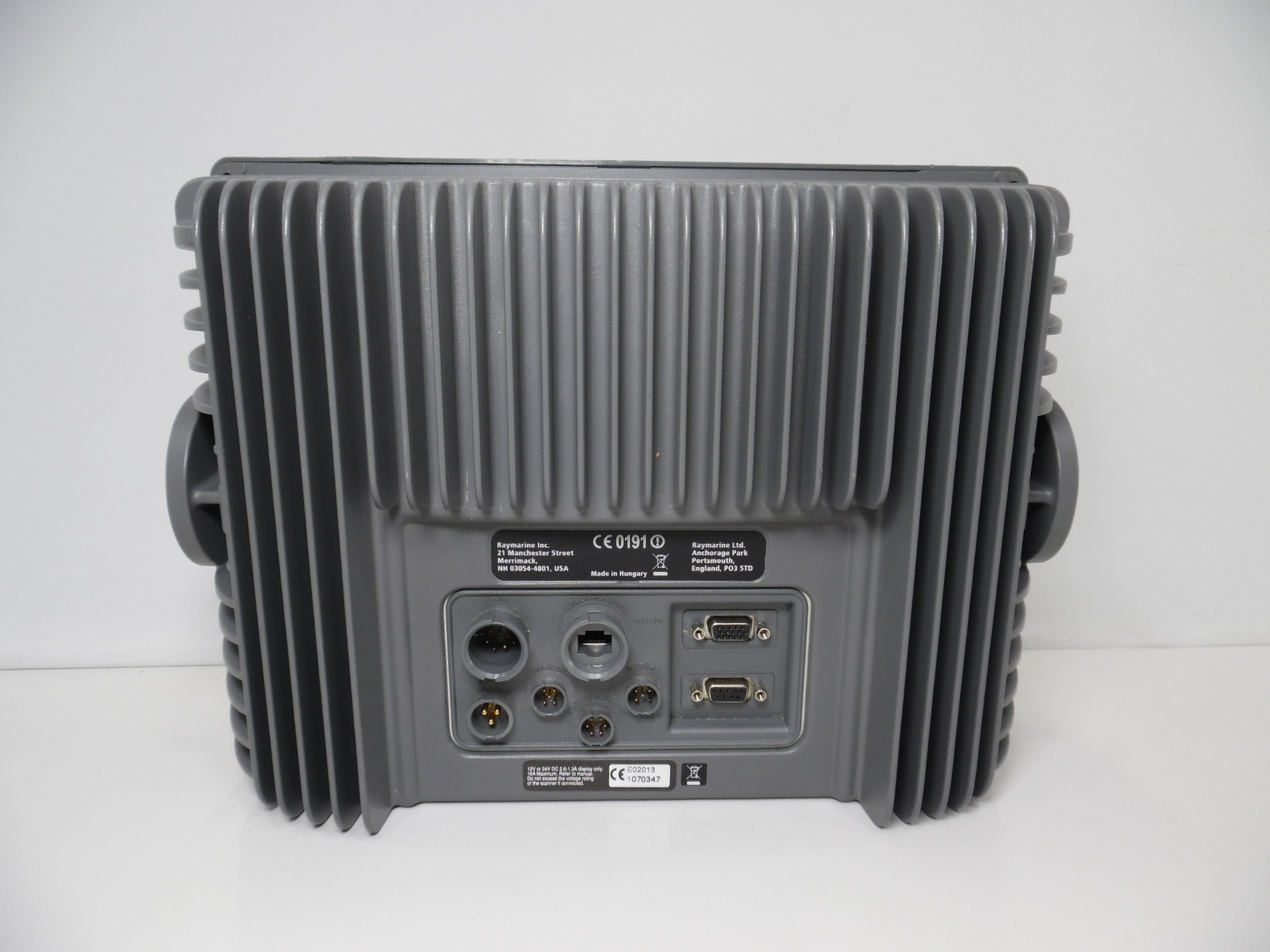 Raymarine E120 Classic Display E02013 w/ Bezel & Sun Cover ...