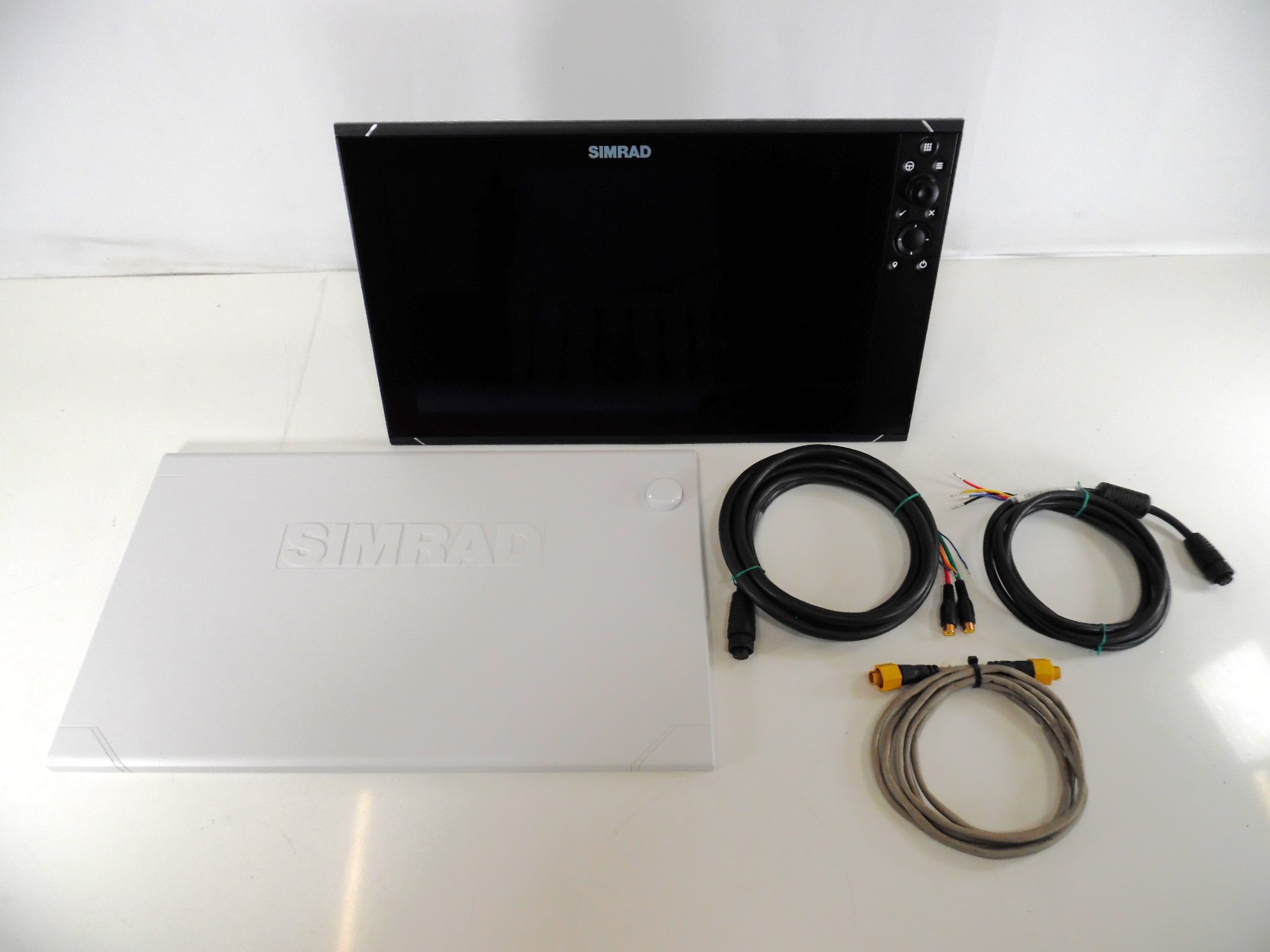 Simrad NSS16 Evo3 16″ Touchscreen MFD Chartplotter Tested Good W ...