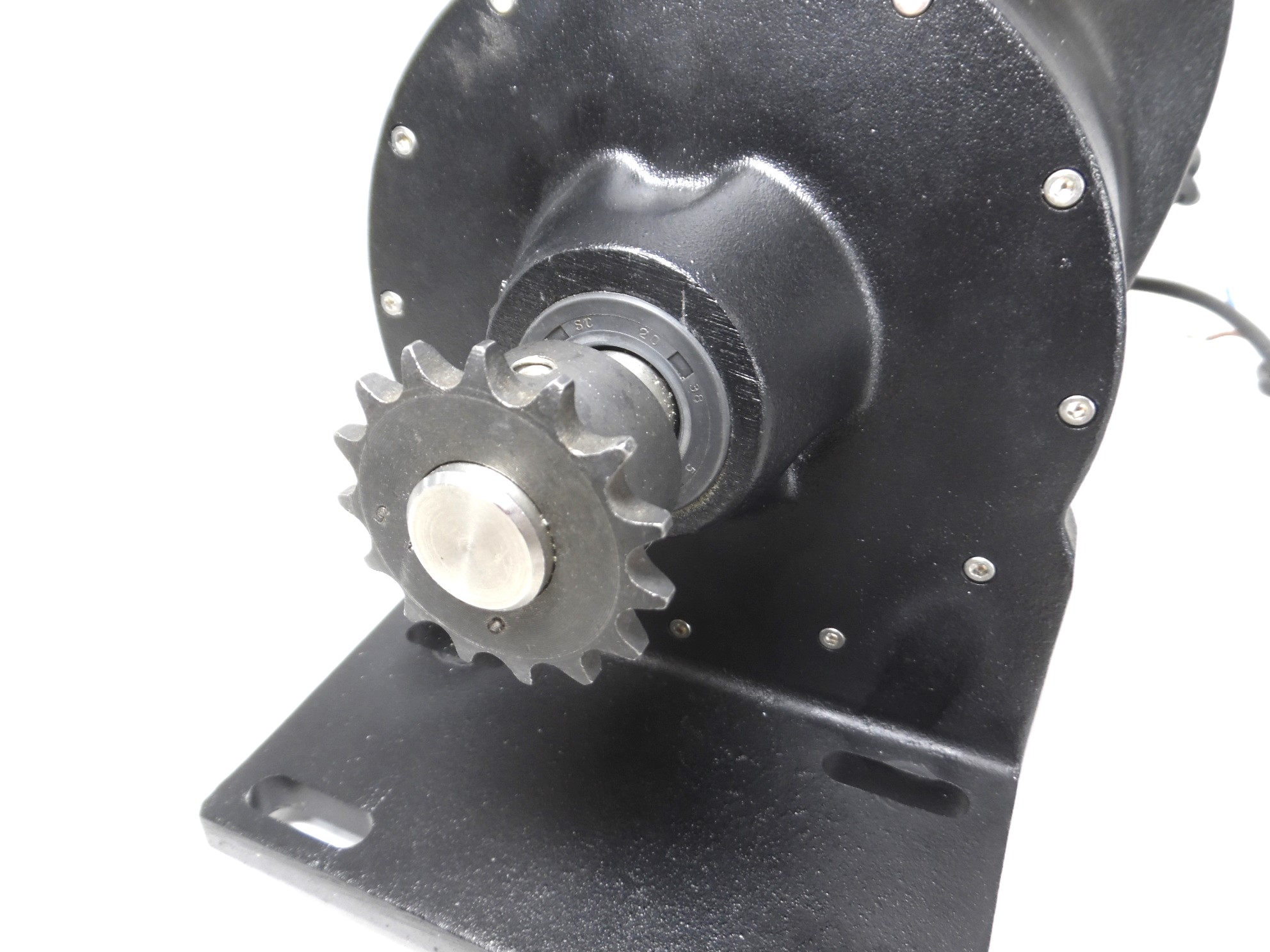 Lewmar - Rotary Sprocket Autopilot Drive - 1/4 HP 12V 3/8P 15T ...