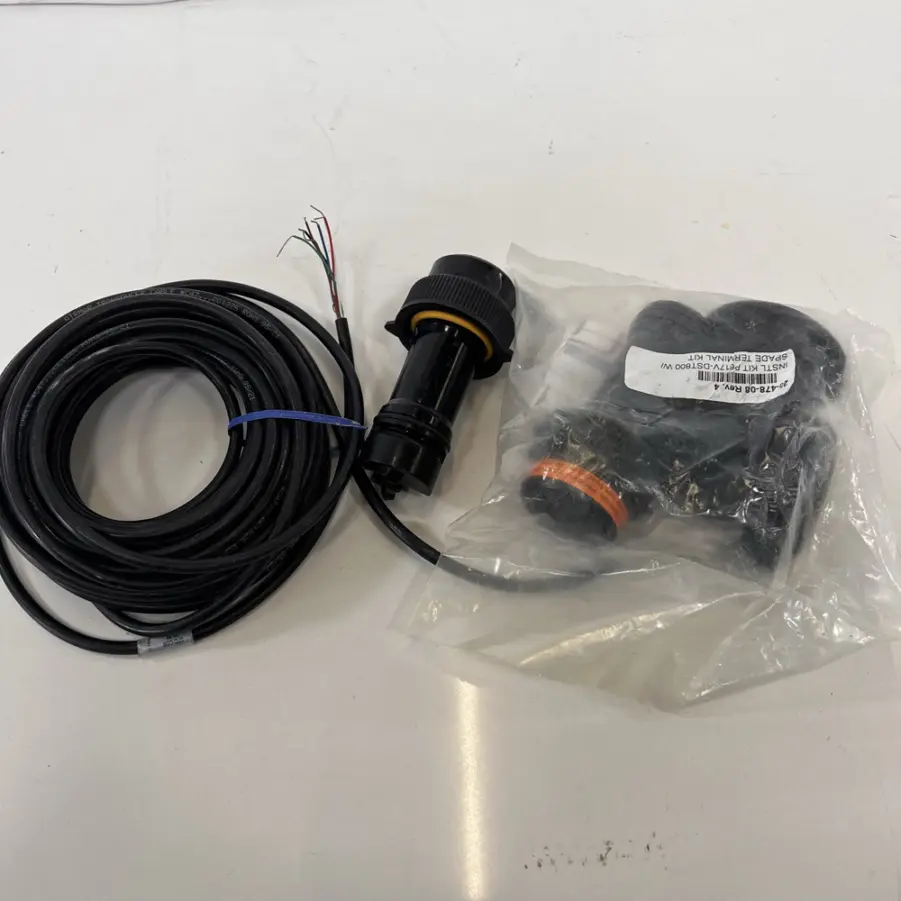 Raymarine DST800-P617V 200kHz Triducer Depth Speed Temp A22154 35-002-4 ...