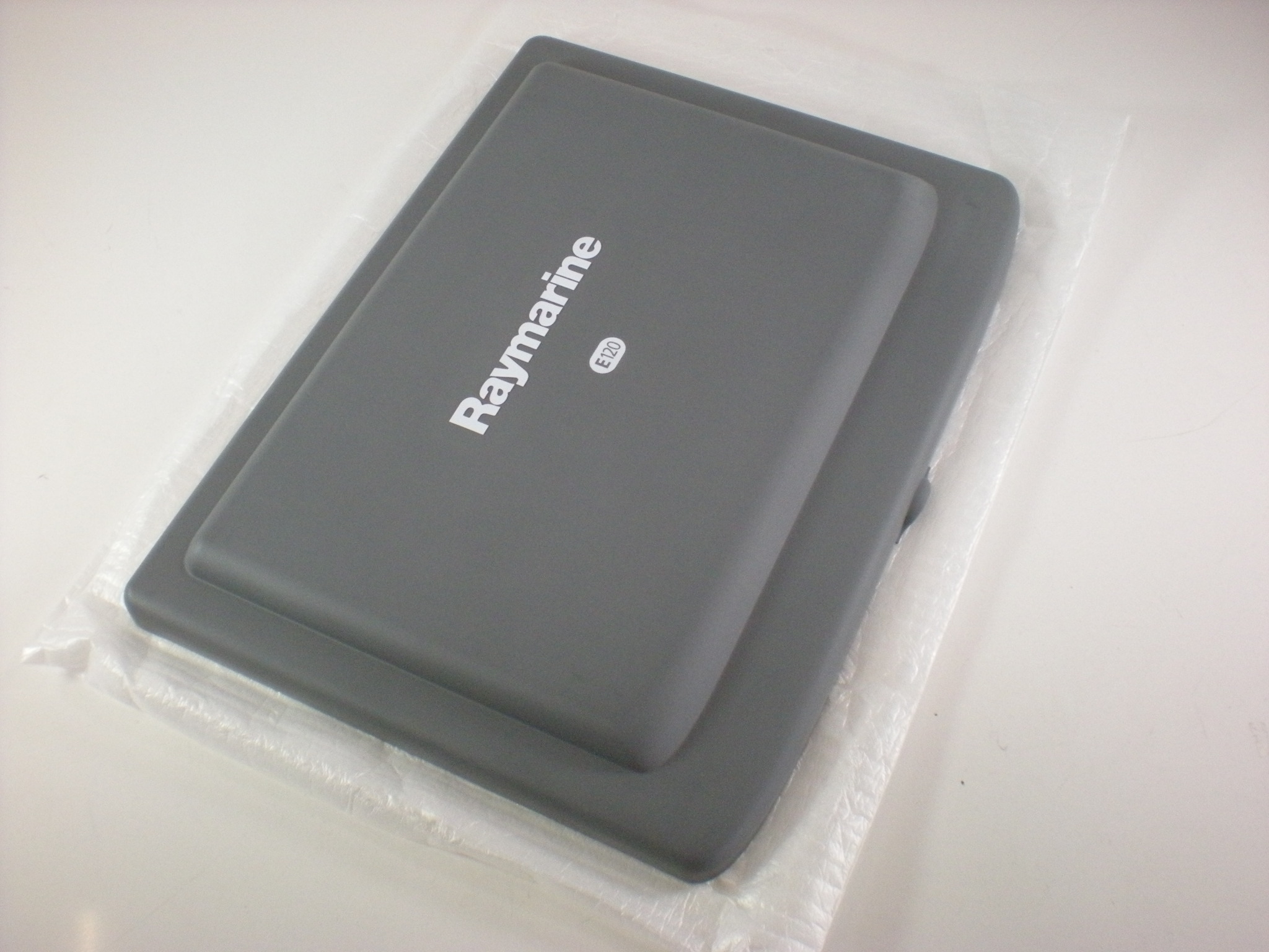 Raymarine E120 Classic - Sun Cover - E02013 - Near Mint Condition - 90 ...