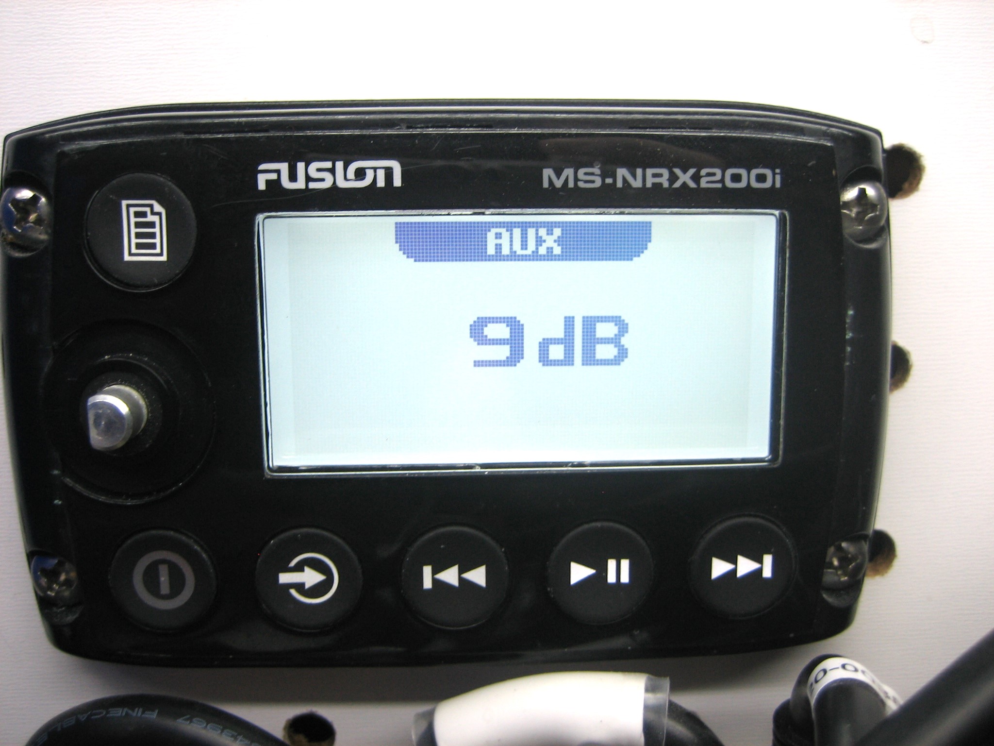 Fusion/MS-AV700i Marine Stereo-DVD/CD/FM/AM/Aux-W/BT100 Bluetooth ...