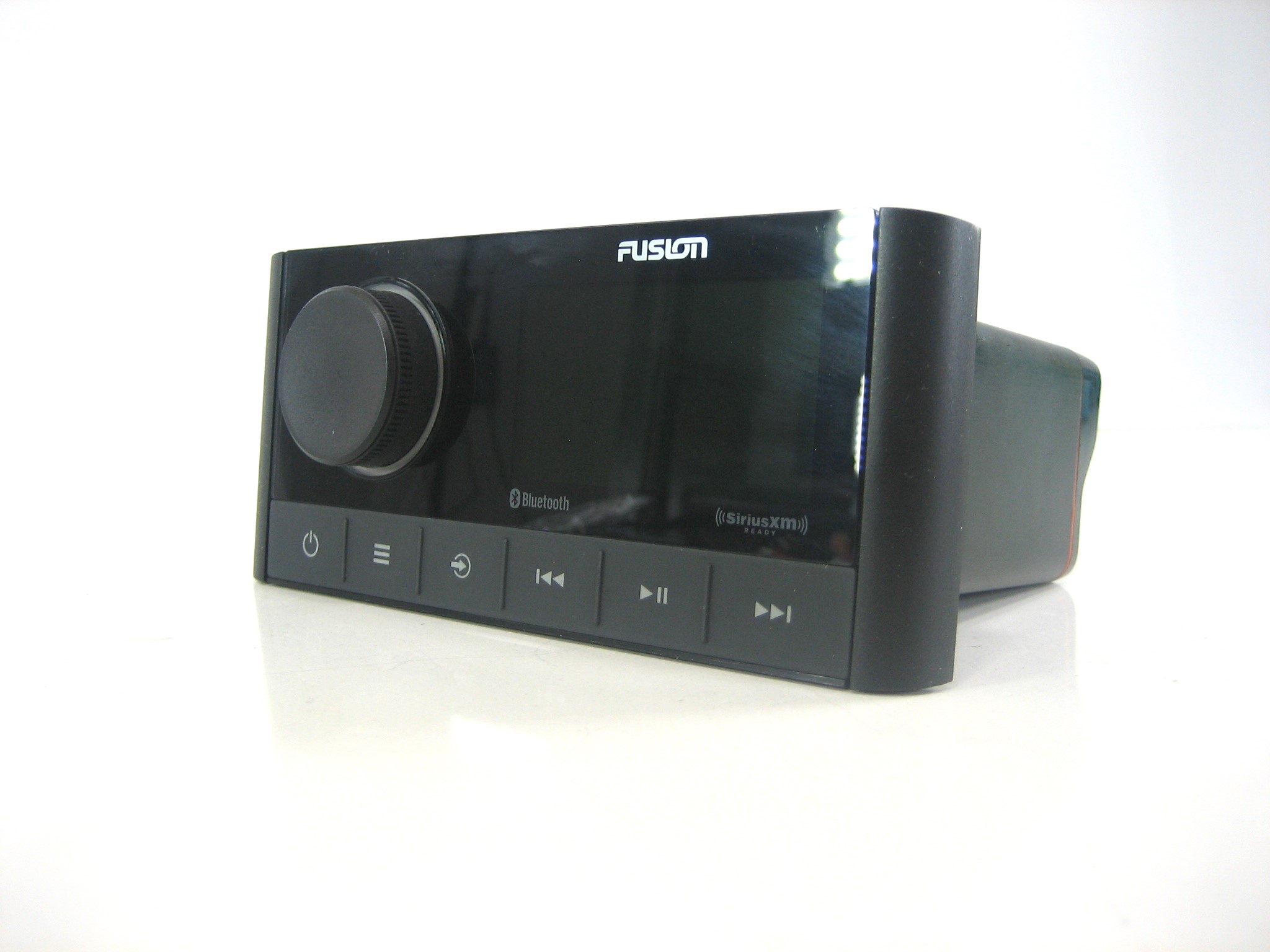 Fusion/MS-RA670/Apollo Marine Stereo W/DSP - Max Marine Electronics