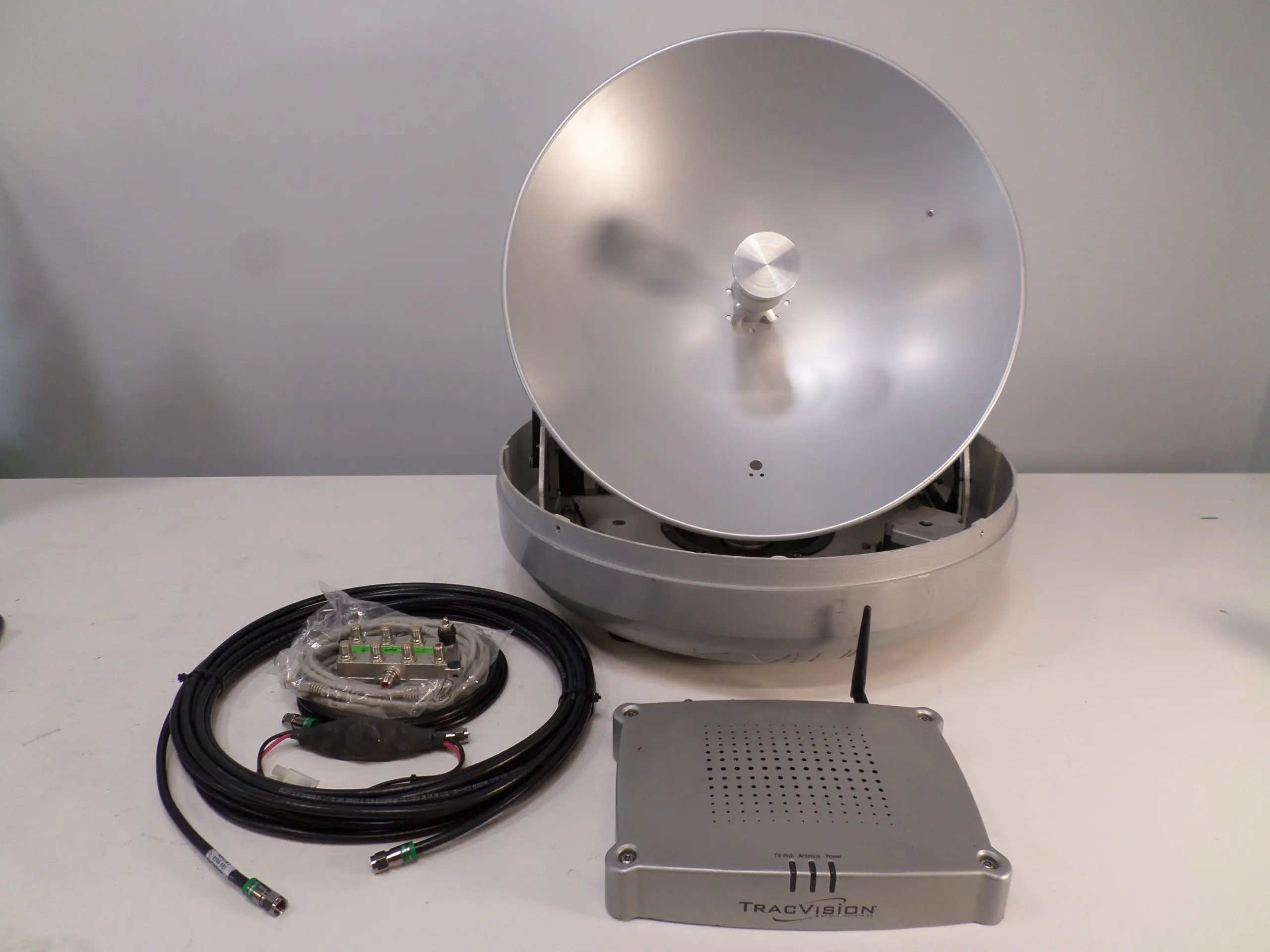 KVH TracVision TV5 45cm Complete Marine Satellite TV Tracking System ...
