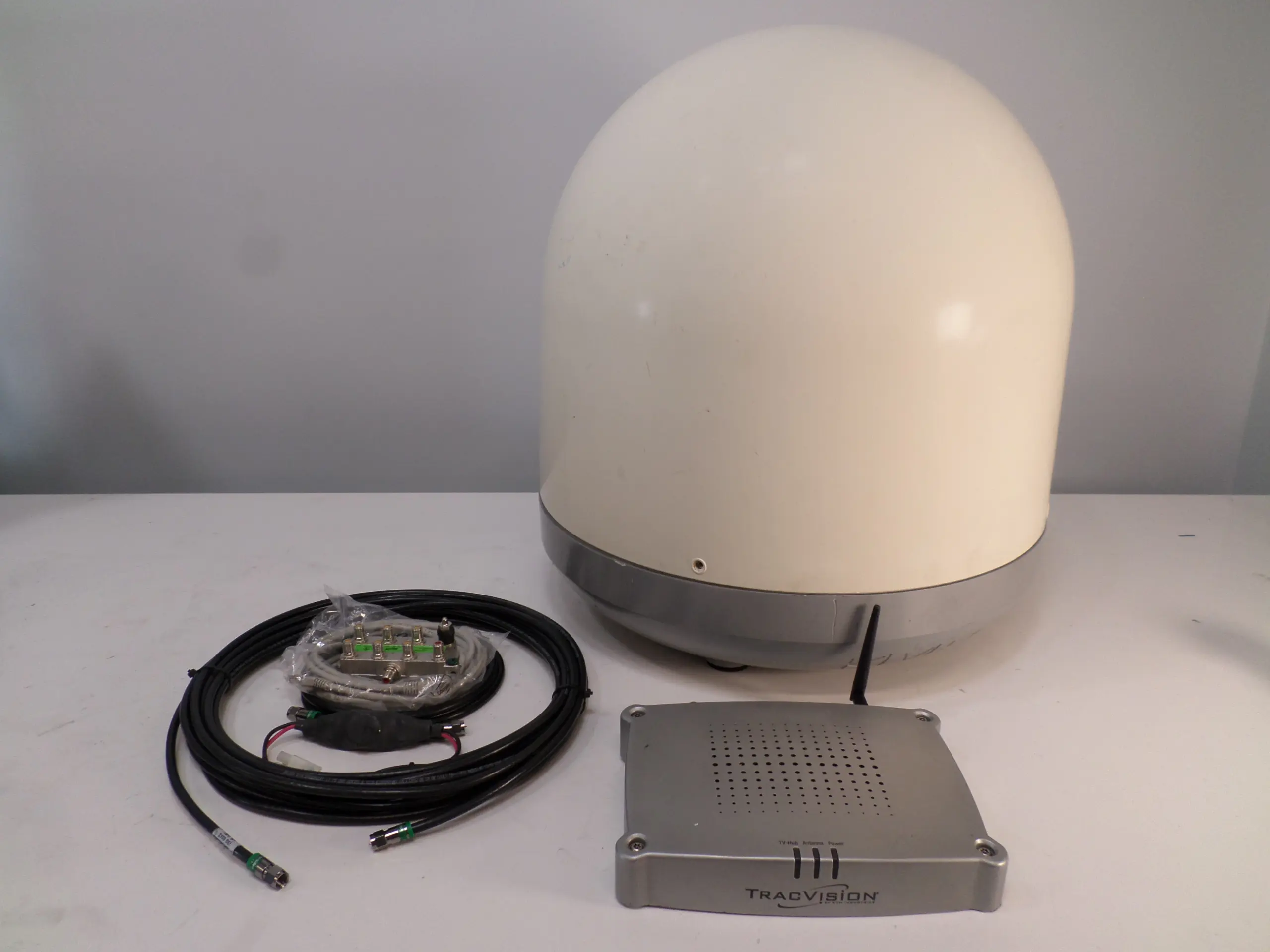 KVH TracVision TV5 45cm Complete Marine Satellite TV Tracking System ...