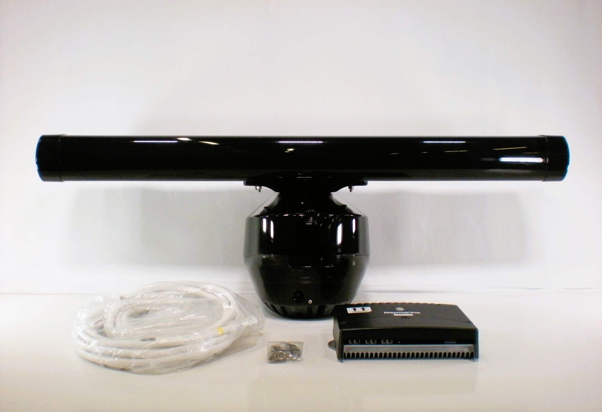 Raymarine 4KW Magnum Open Array Radar With VCM100 & New 15m Cable ...