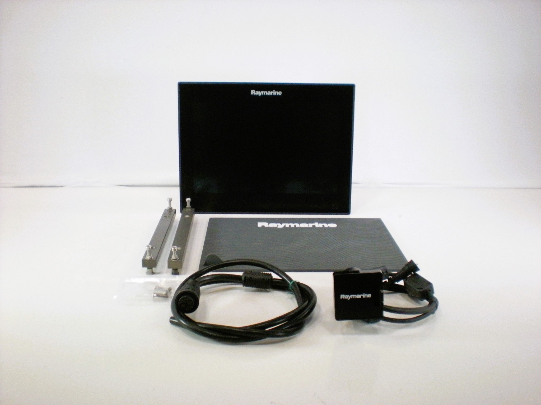 Raymarine gS125 12.1'' Glass Bridge Touchscreen Display - E70125 ...