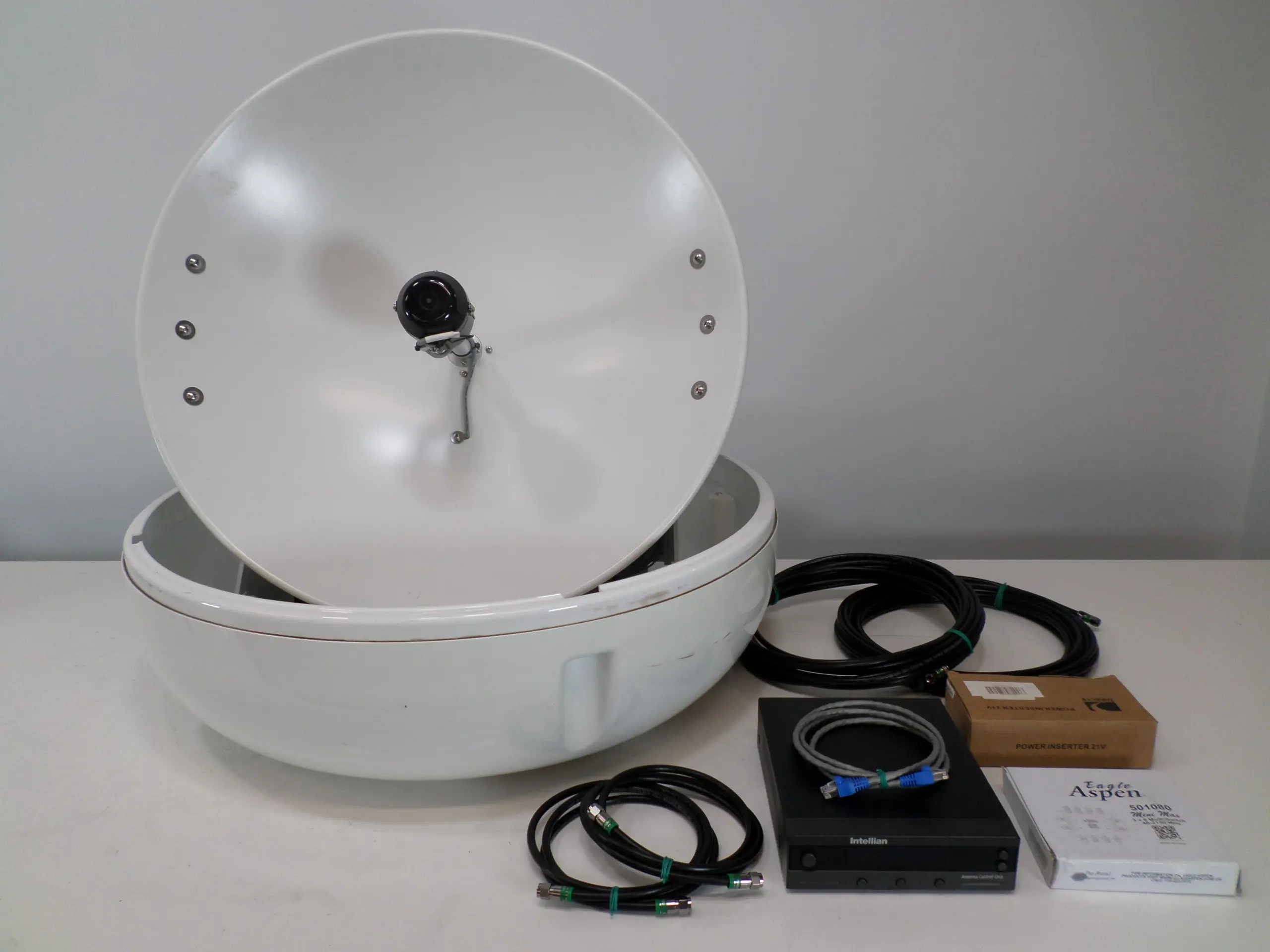 Intellian i6W 24" Worldwide Satellite TV Tracking Antenna Complete ...