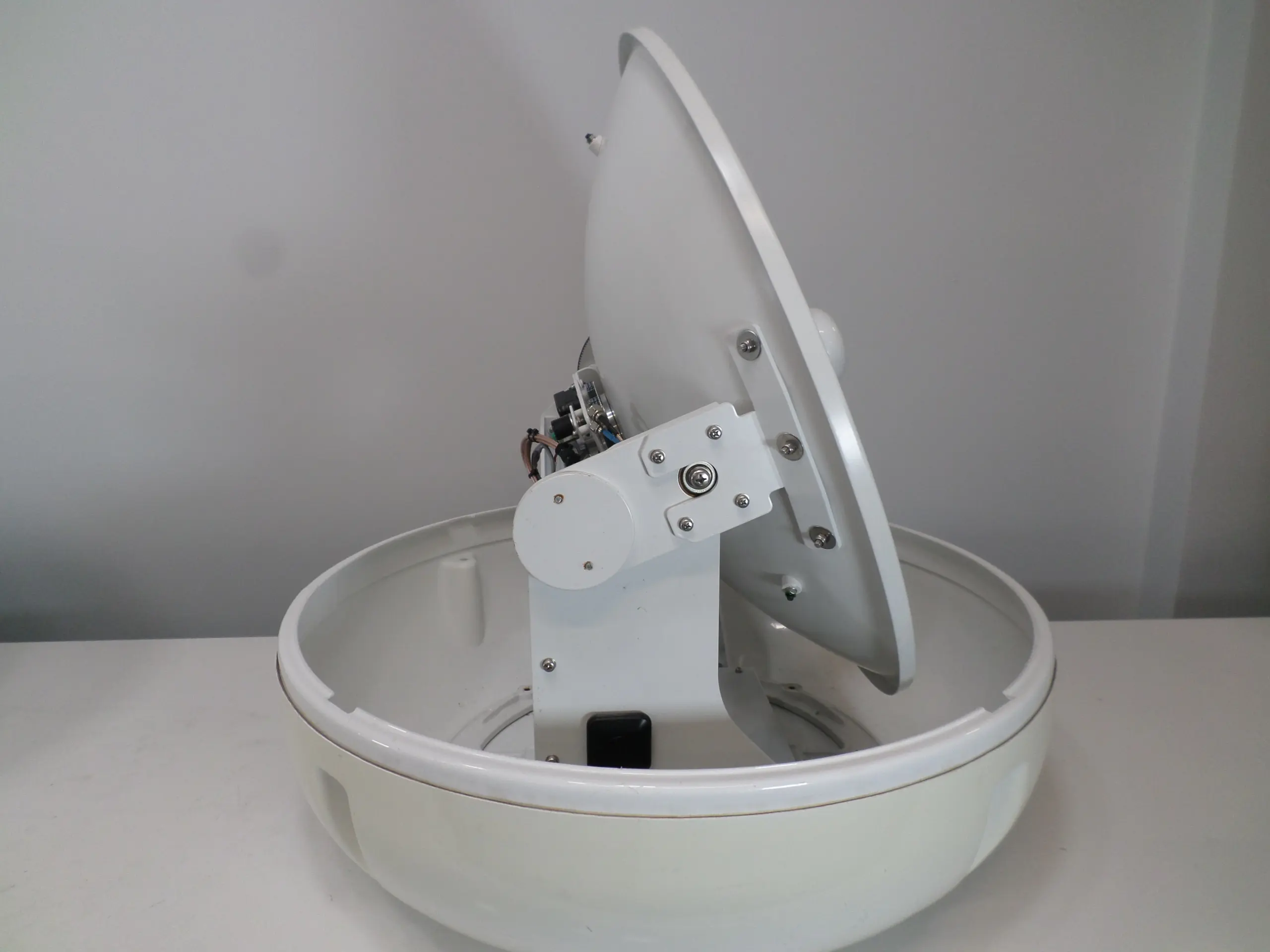 Intellian i6 24" Satellite TV Tracking Antenna with Auto Skew in Dome ...